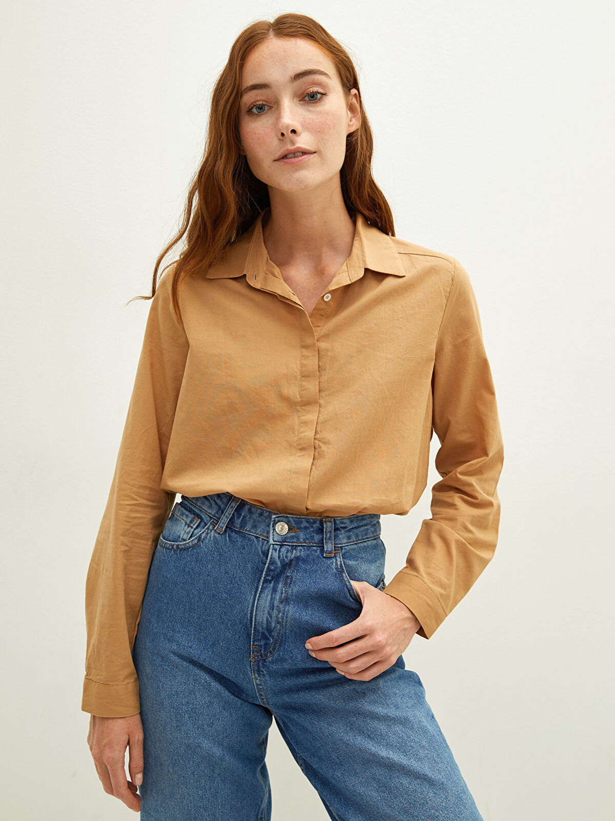 LCW CLASSIC Gizli Düğme Kapamalı Düz Uzun Kollu Poplin Kadın Gömlek LCW CLASSIC Gizli Düğme Kapamalı Düz Uzun Kollu Poplin Kadın Gömlek