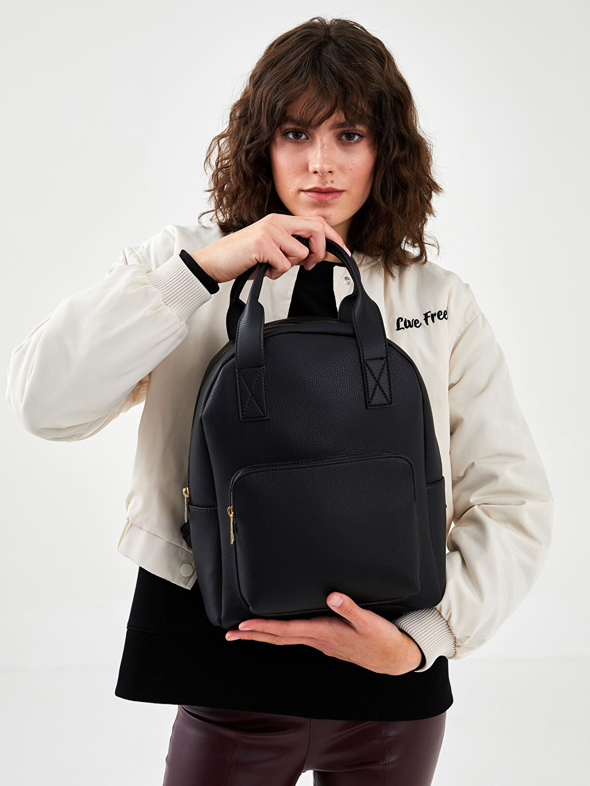 Deri Görünümlü Kadın Sırt Çantası