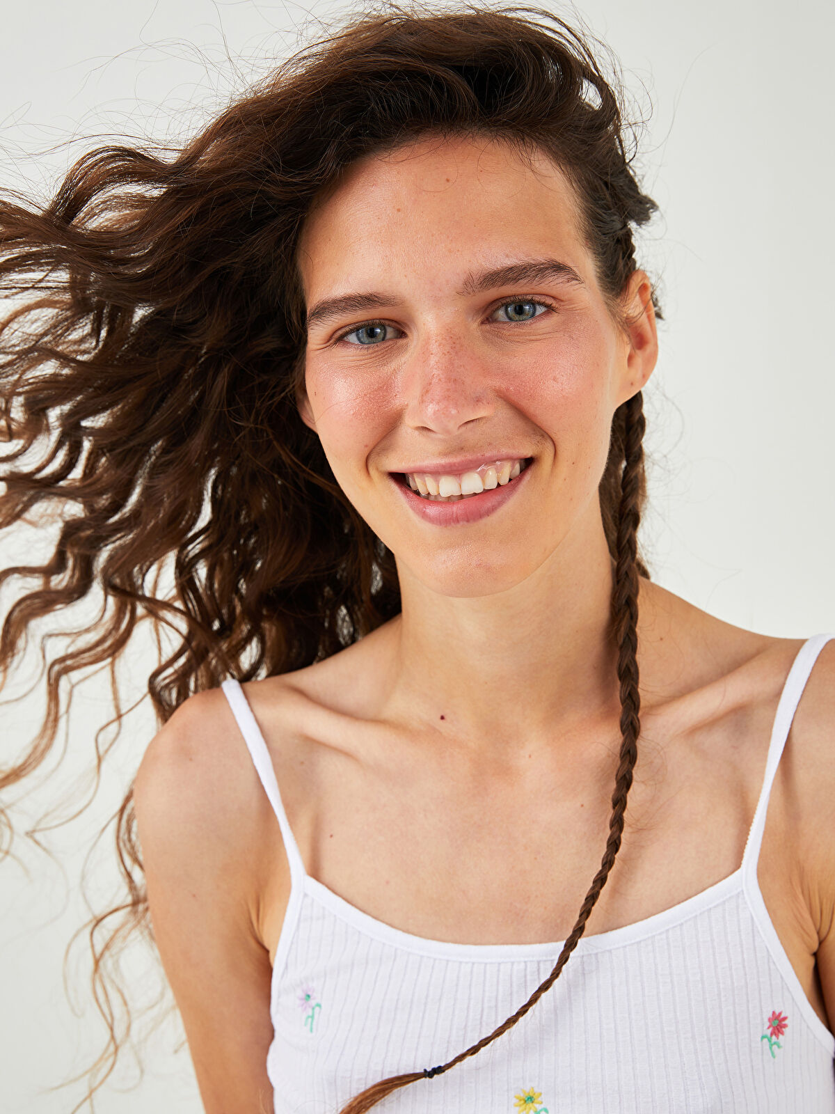 XSIDE U Yaka Nakışlı Askılı Kaşkorse Kumaş Kadın Crop Atlet