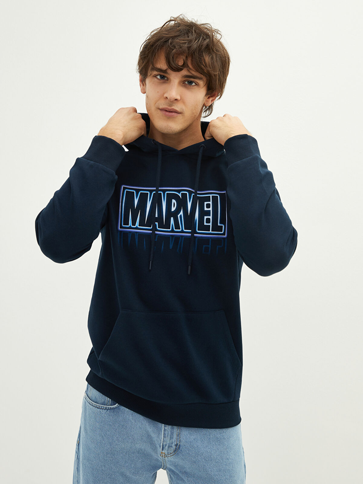 LCW CASUAL Kapüşonlu Uzun Kollu Marvel Baskılı Kalın Erkek Sweatshirt