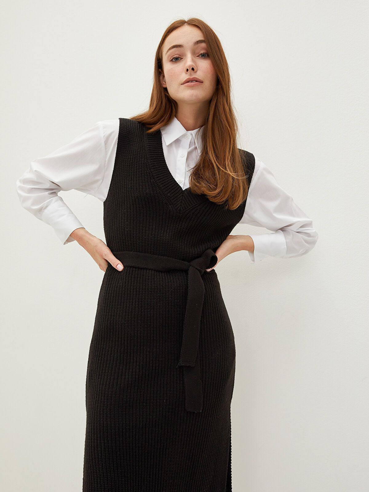 LCW CLASSIC V Yaka Düz Beli Kuşaklı Kolsuz Triko Elbise