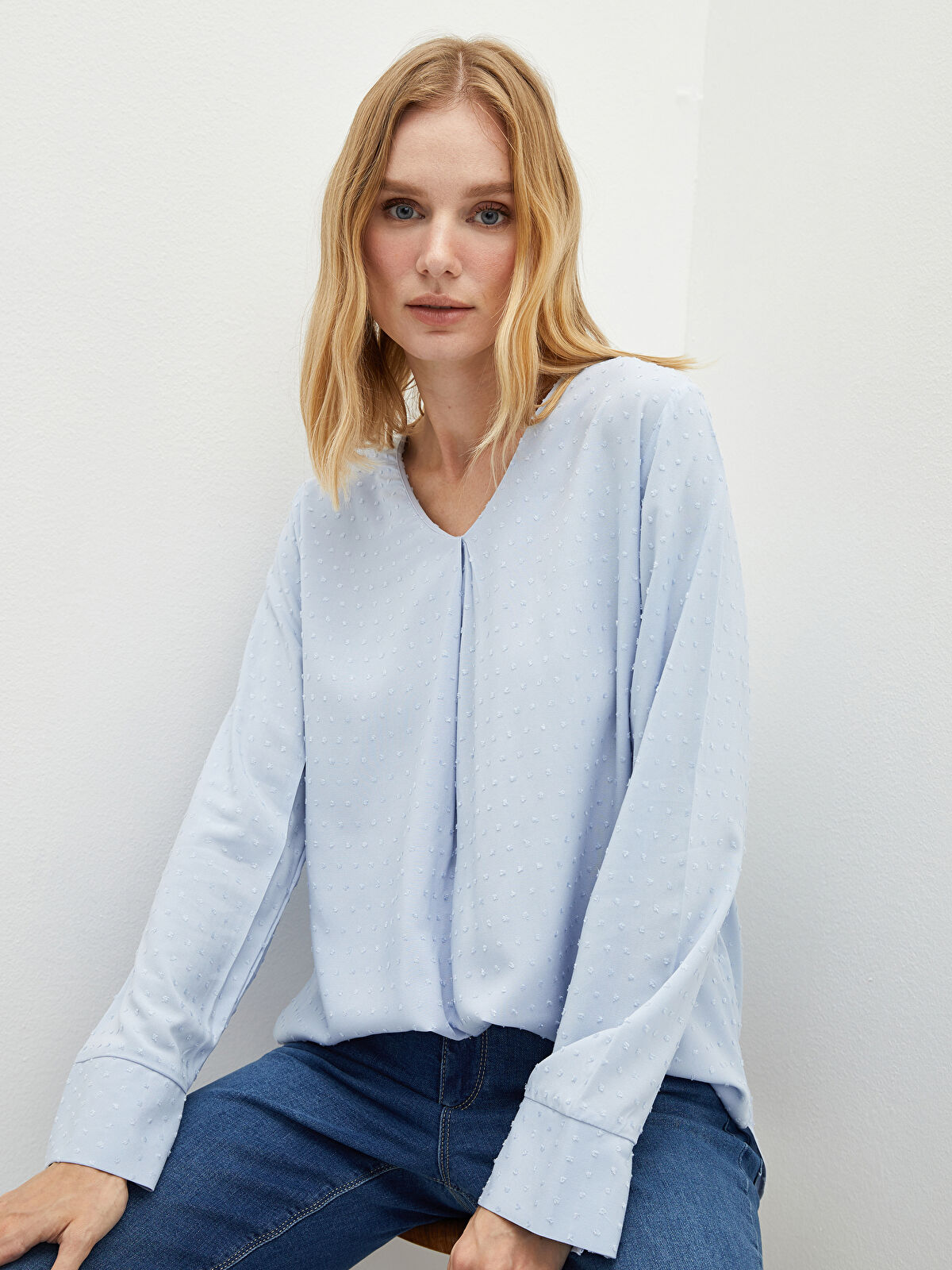 LCW CLASSIC V Yaka Puantiyeli Uzun Kollu Viskon Kadın Bluz