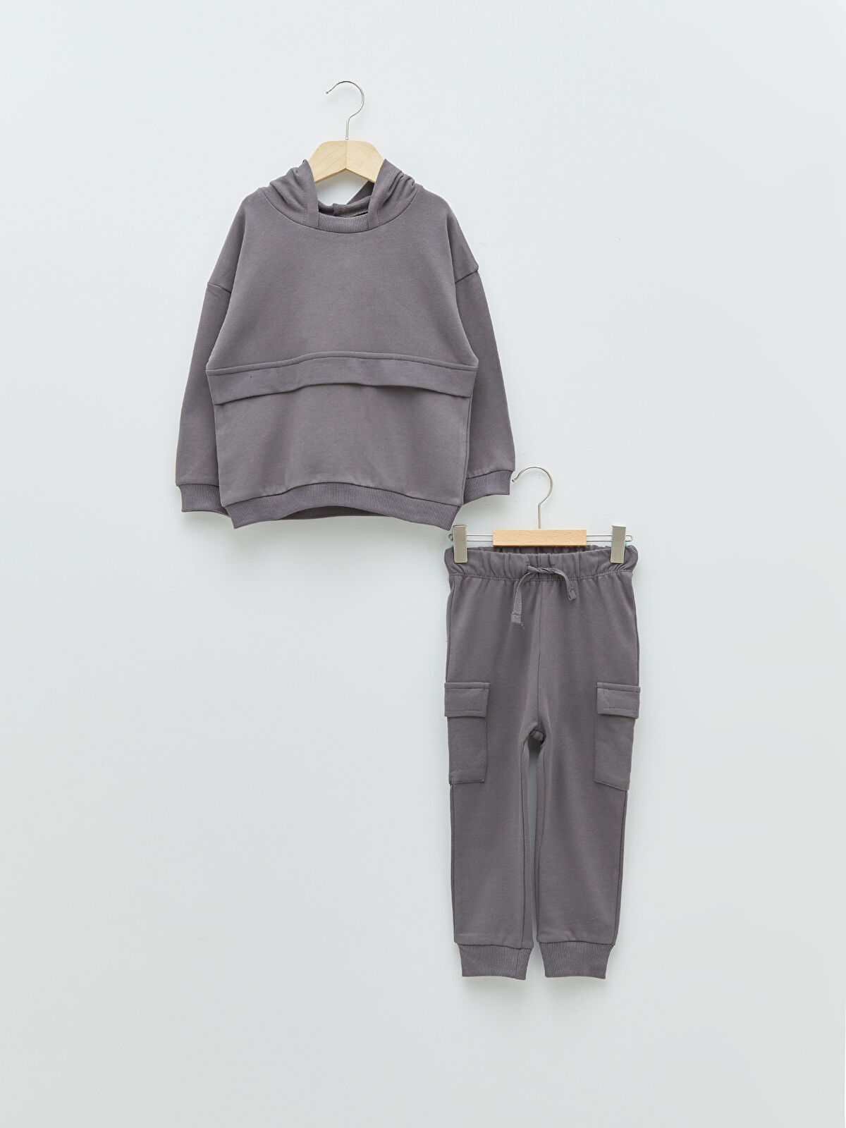 Kapüşonlu Uzun Kollu Erkek Bebek Sweatshirt ve Jogger Pantolon 2'li Takım Kapüşonlu Uzun Kollu Erkek Bebek Sweatshirt ve Jogger Pantolon 2'li Takım