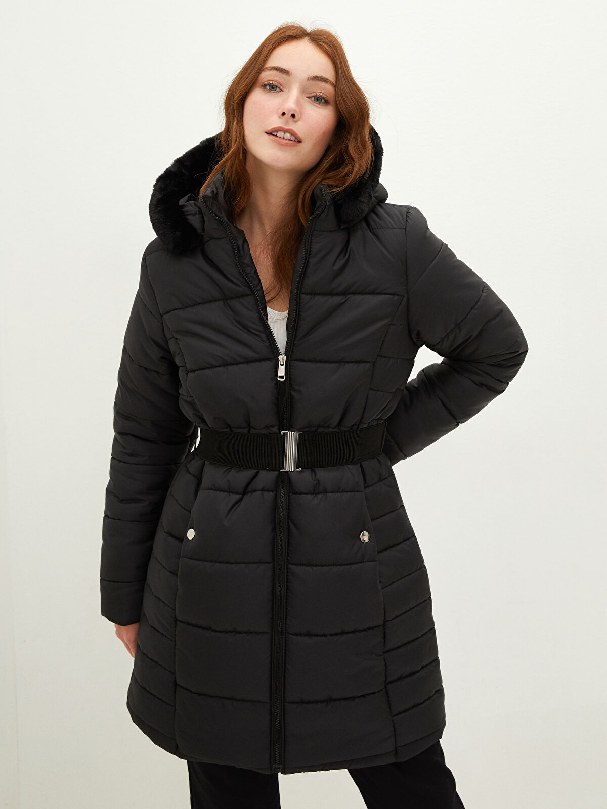 LCW CLASSIC Kapüşonlu Düz Cep Detaylı Uzun Kollu Kalın Kadın Şişme Mont