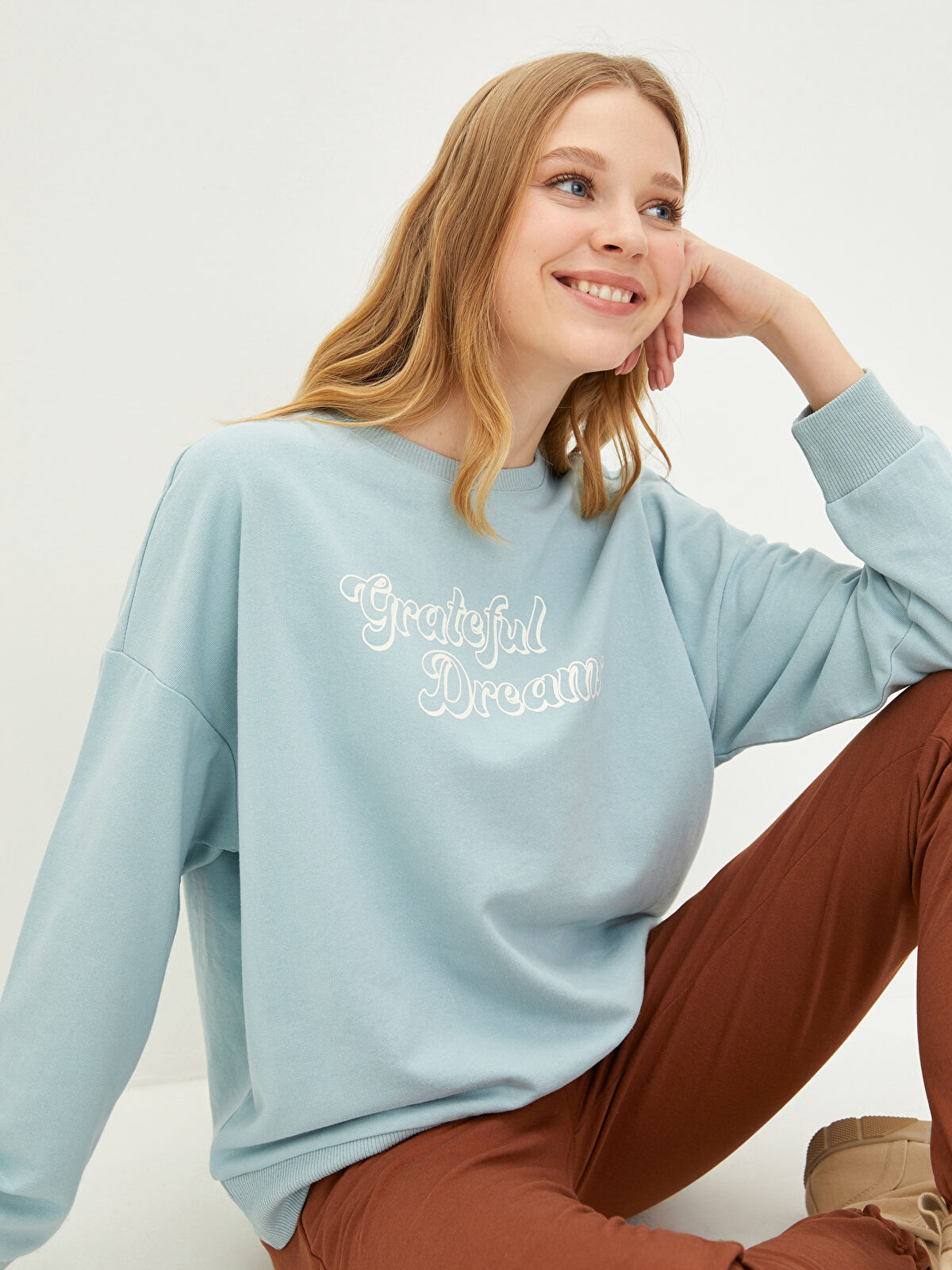 LCW CASUAL Bisiklet Yaka Slogan Baskılı Uzun Kollu Kadın Sweatshirt
