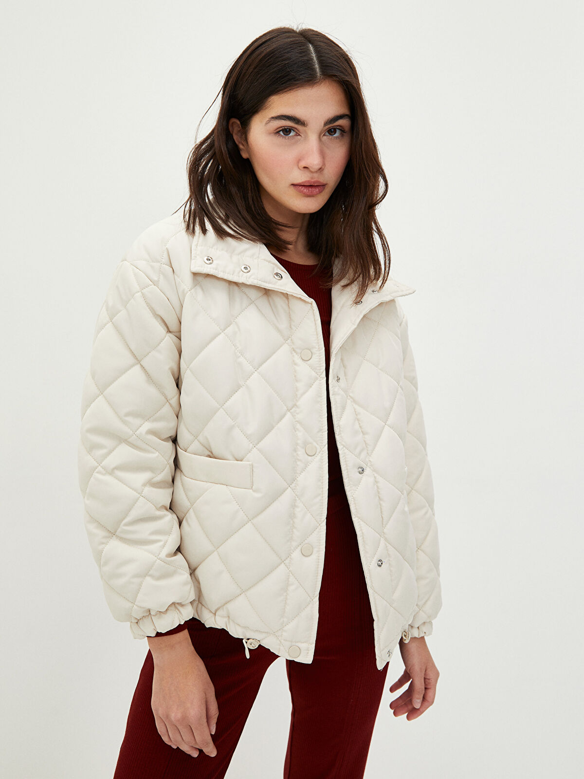 LCW CASUAL Dik Yaka Kapitone Desenli Uzun Kollu İnce Kadın Şişme Mont LCW CASUAL Dik Yaka Kapitone Desenli Uzun Kollu İnce Kadın Şişme Mont