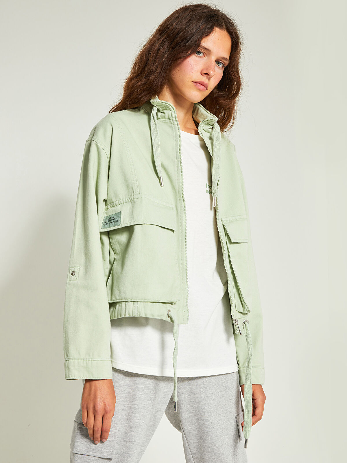 LCW CASUAL Dik Yaka Düz Fermuar Kapamalı Uzun Kollu Kadın Mont