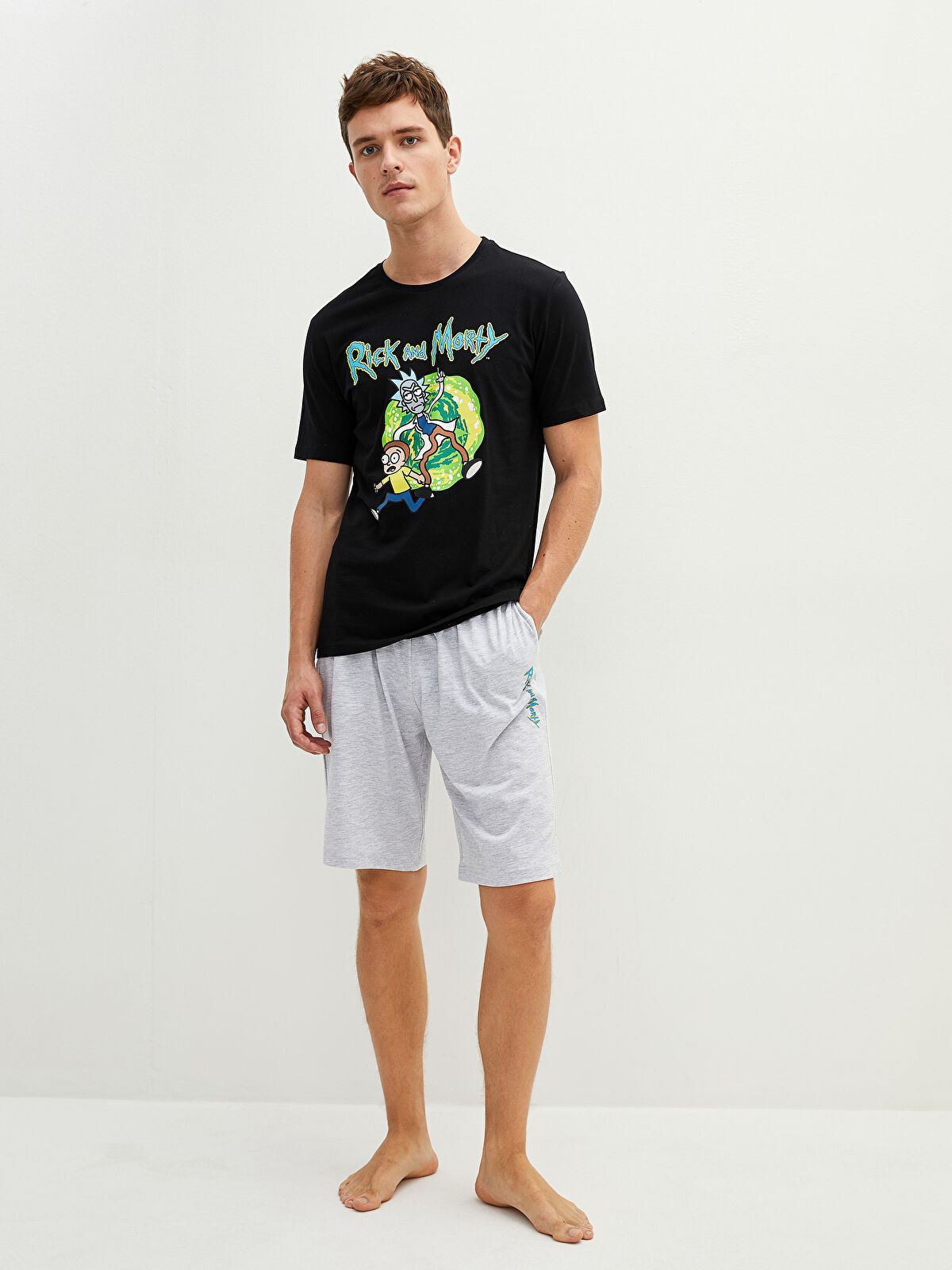 LCW DREAM Standart Kalıp Rick and Morty Baskılı Şortlu Pamuklu Erkek Pijama Takımı LCW DREAM Standart Kalıp Rick and Morty Baskılı Şortlu Pamuklu Erkek Pijama Takımı