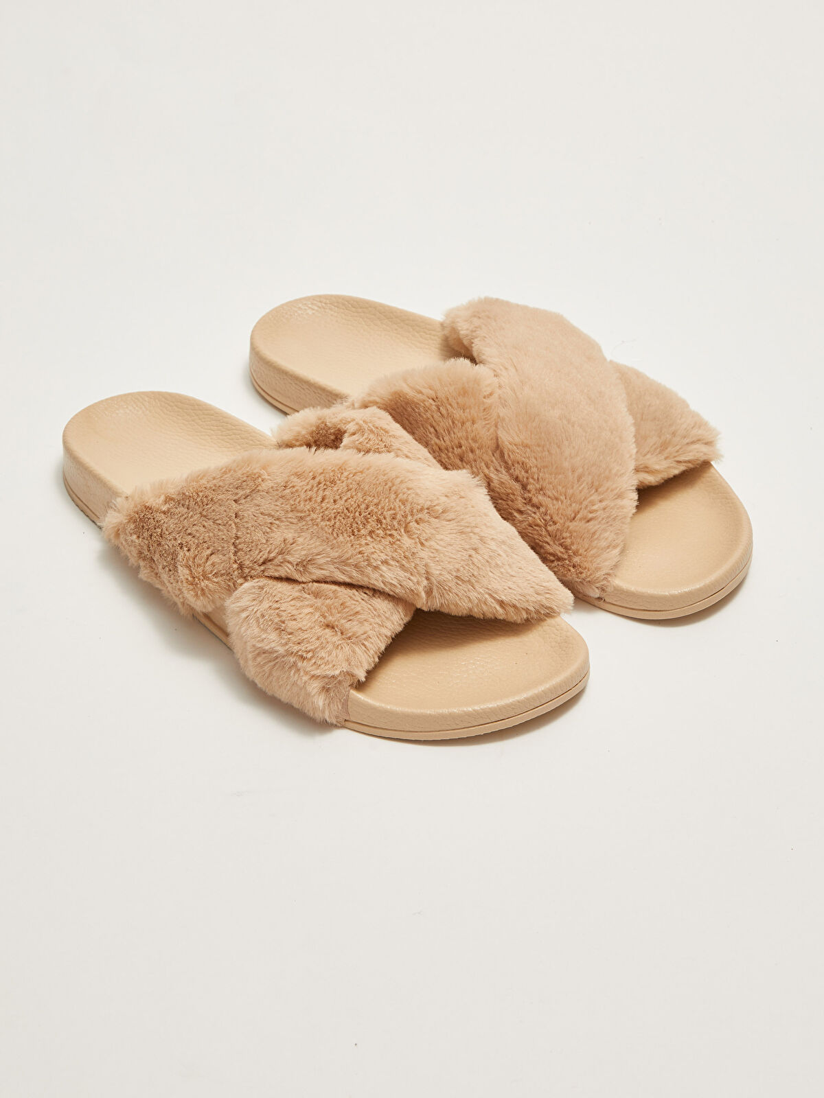 Çapraz Bantlı Pelüş Kadın Ev Terliği