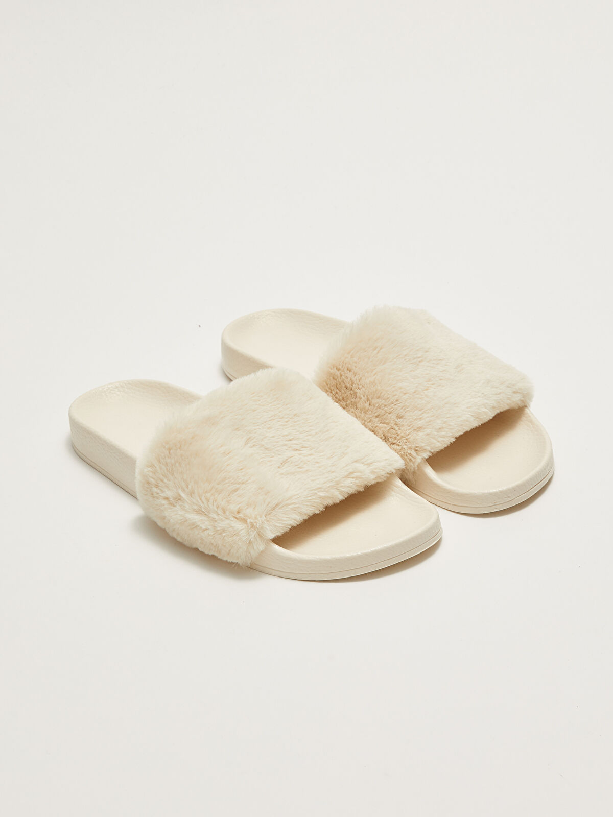 Tek Bantlı Pelüş Kadın Ev Terliği