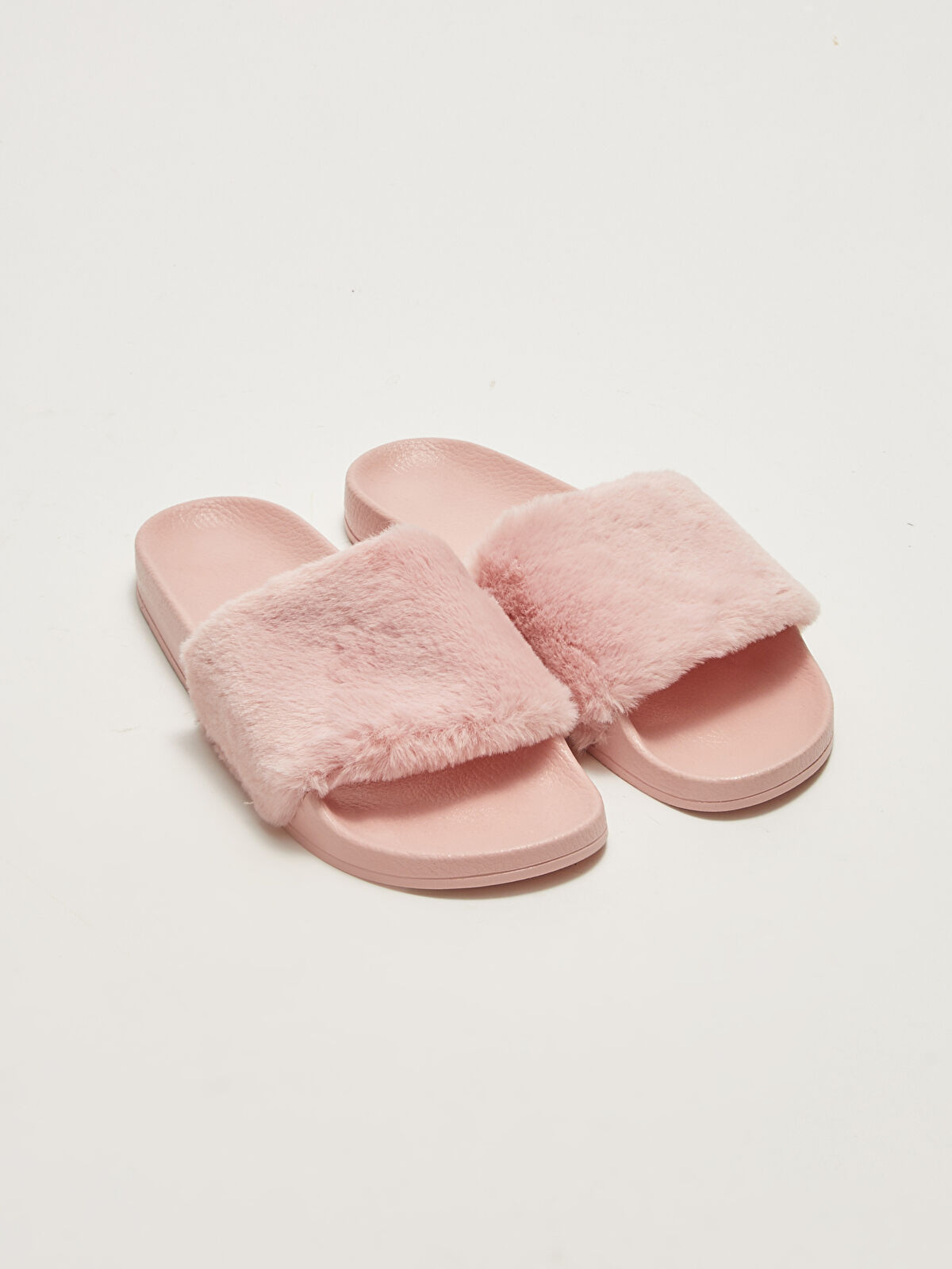 Tek Bantlı Pelüş Kadın Ev Terliği