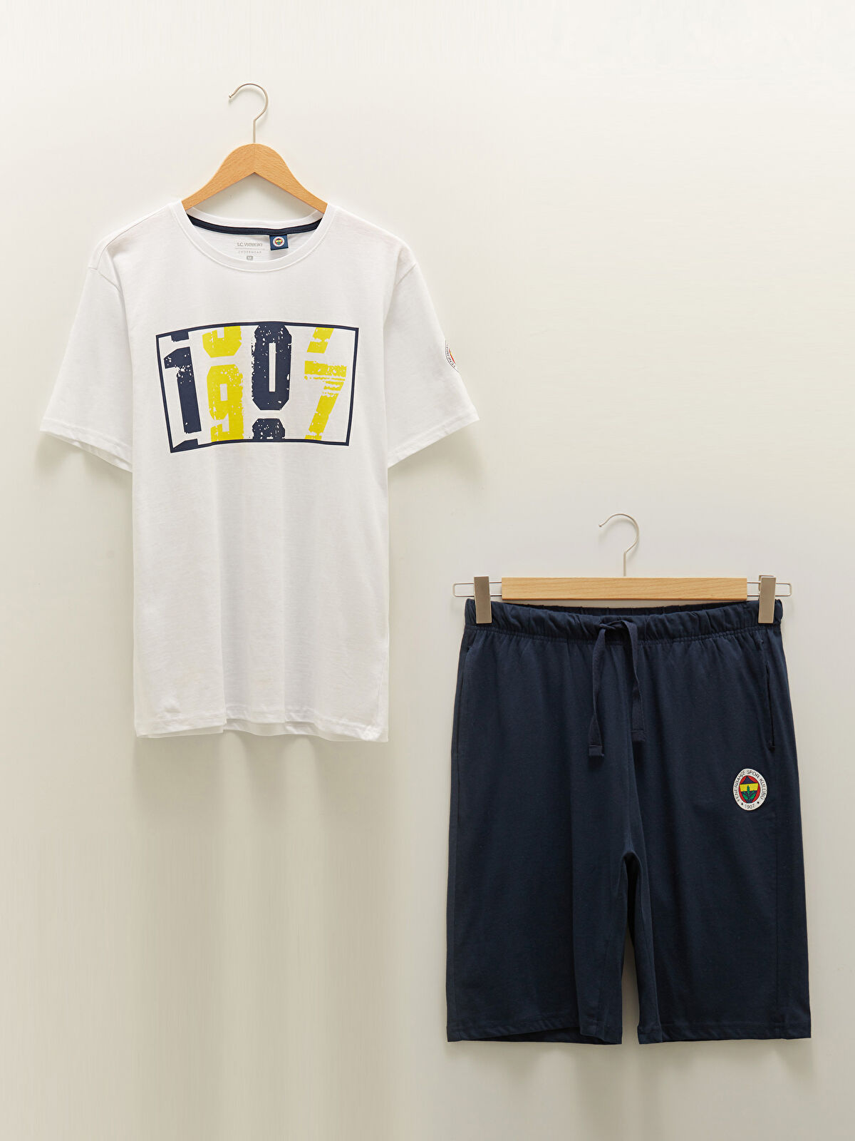 LCW DREAM Standart Kalıp Fenerbahçe Baskılı Şortlu Erkek Taraftar Pijama Takımı
