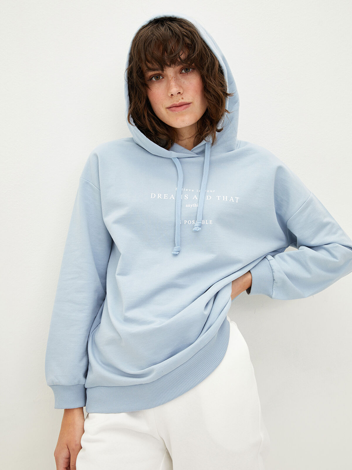 LCW CASUAL Kapüşonlu Slogan Baskılı Uzun Kollu Kadın Sweatshirt