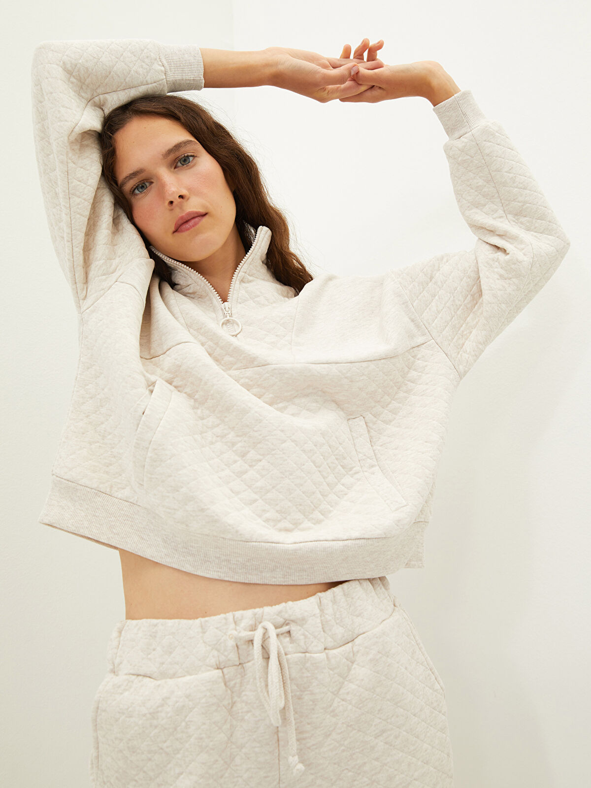 LCW CASUAL Dik Yaka Kapitone Desenli Uzun Kollu Kadın Sweatshirt