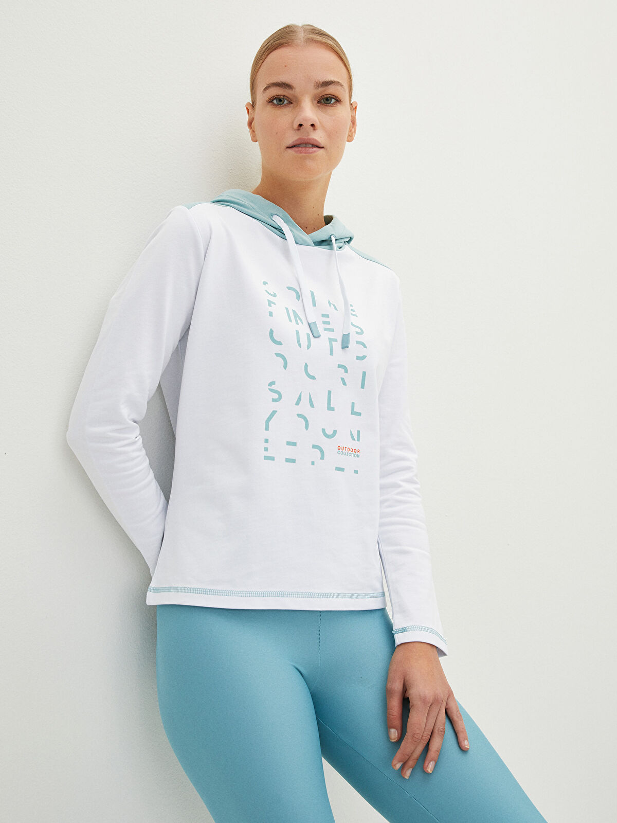 Kapüşonlu Renk Bloklu Uzun Kollu Pamuklu Kadın Sweatshirt Kapüşonlu Renk Bloklu Uzun Kollu Pamuklu Kadın Sweatshirt