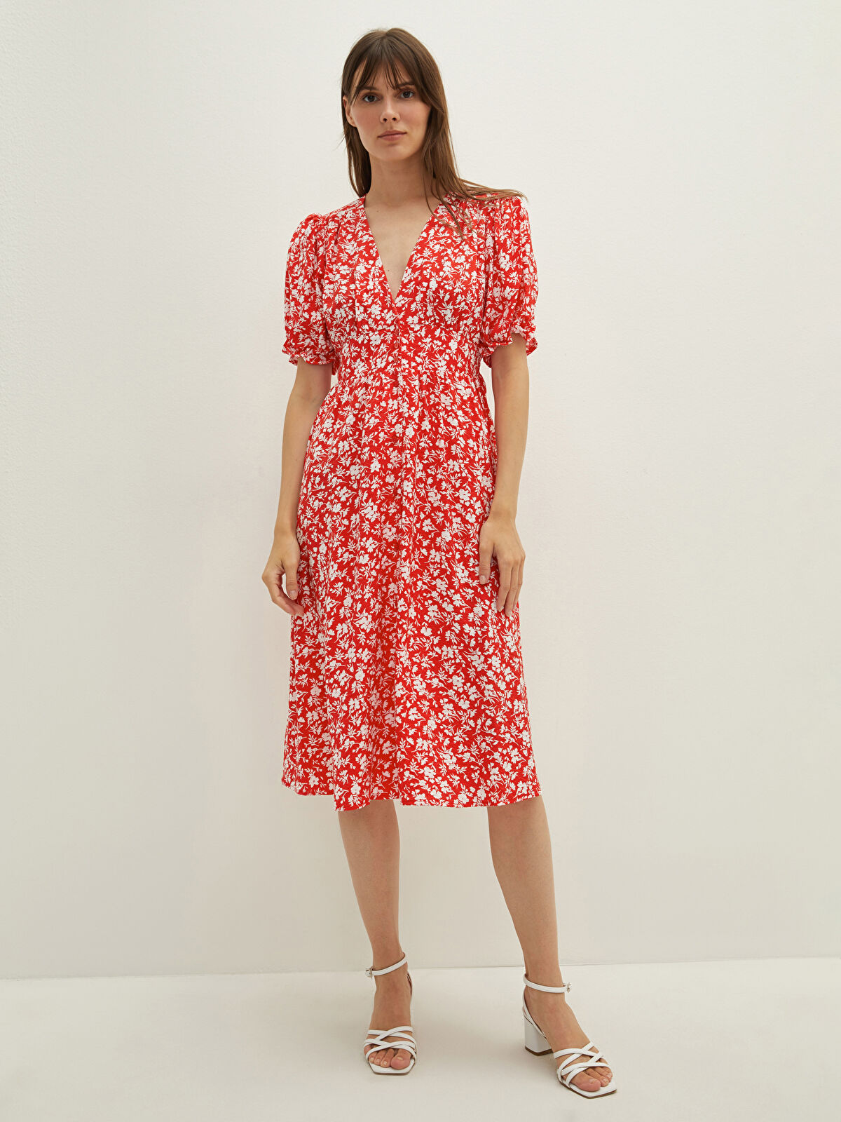 LCW CLASSIC V Yaka Çiçekli Balon Kollu Kadın Elbise