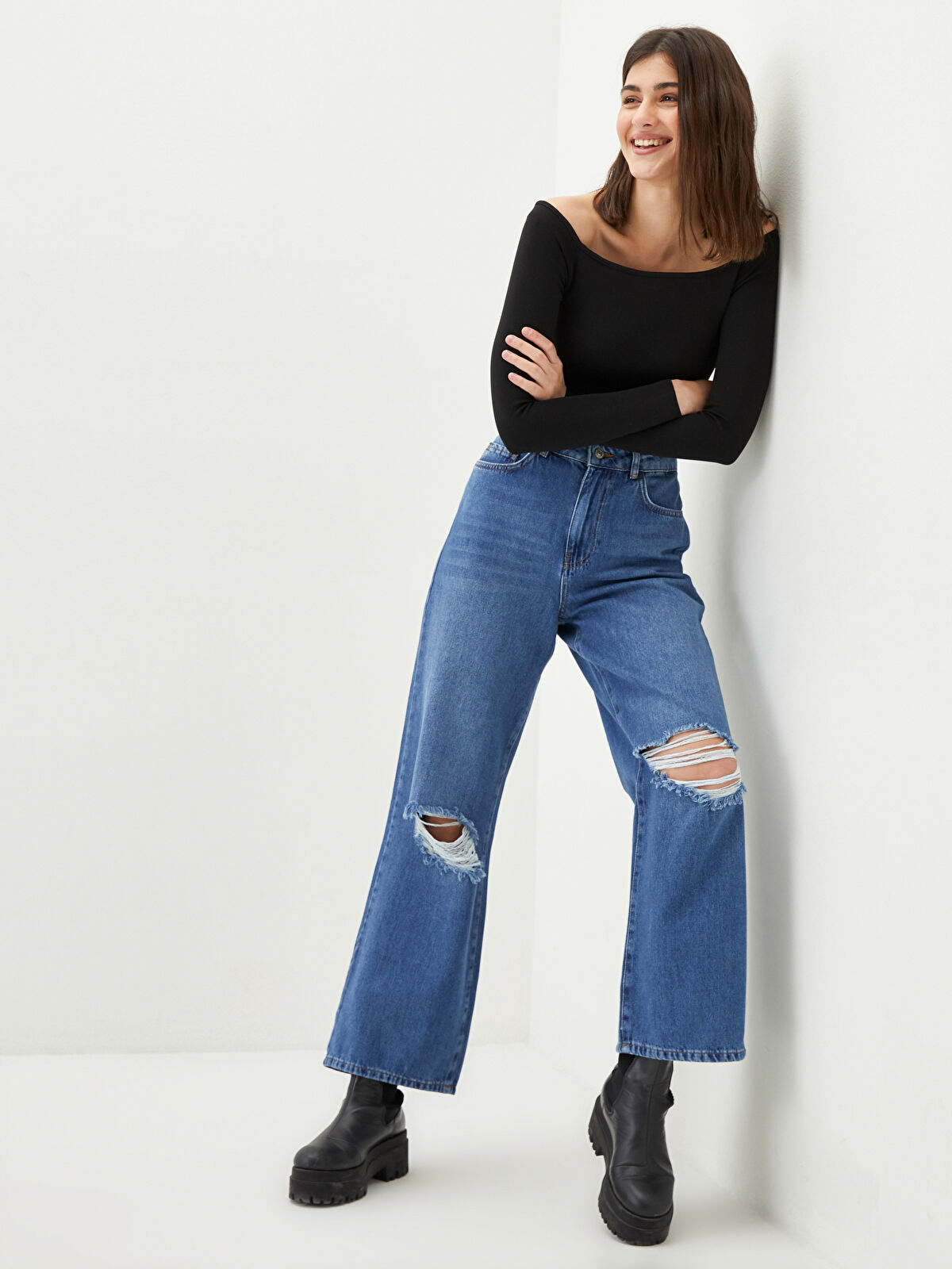 Yüksek Bel Rahat Kalıp Yırtık Detaylı Geniş Paça Kadın Jean Pantolon