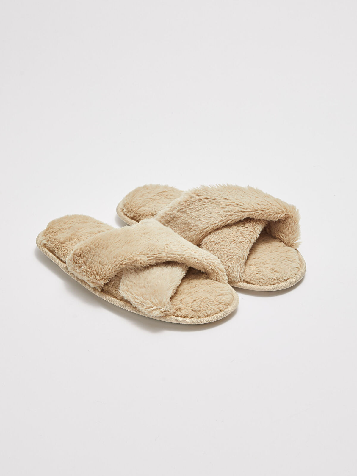 Çapraz Bantlı Pelüş Kadın Ev Terliği