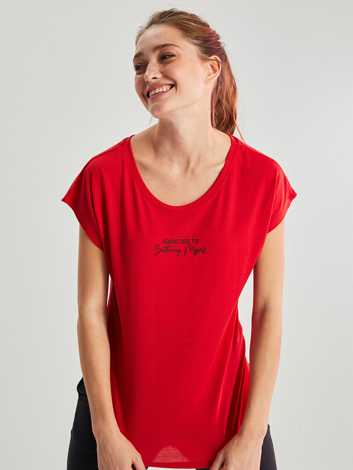 LCW ACTIVE Bisiklet Yaka Baskılı Kısa Kollu Kadın Spor Tişört