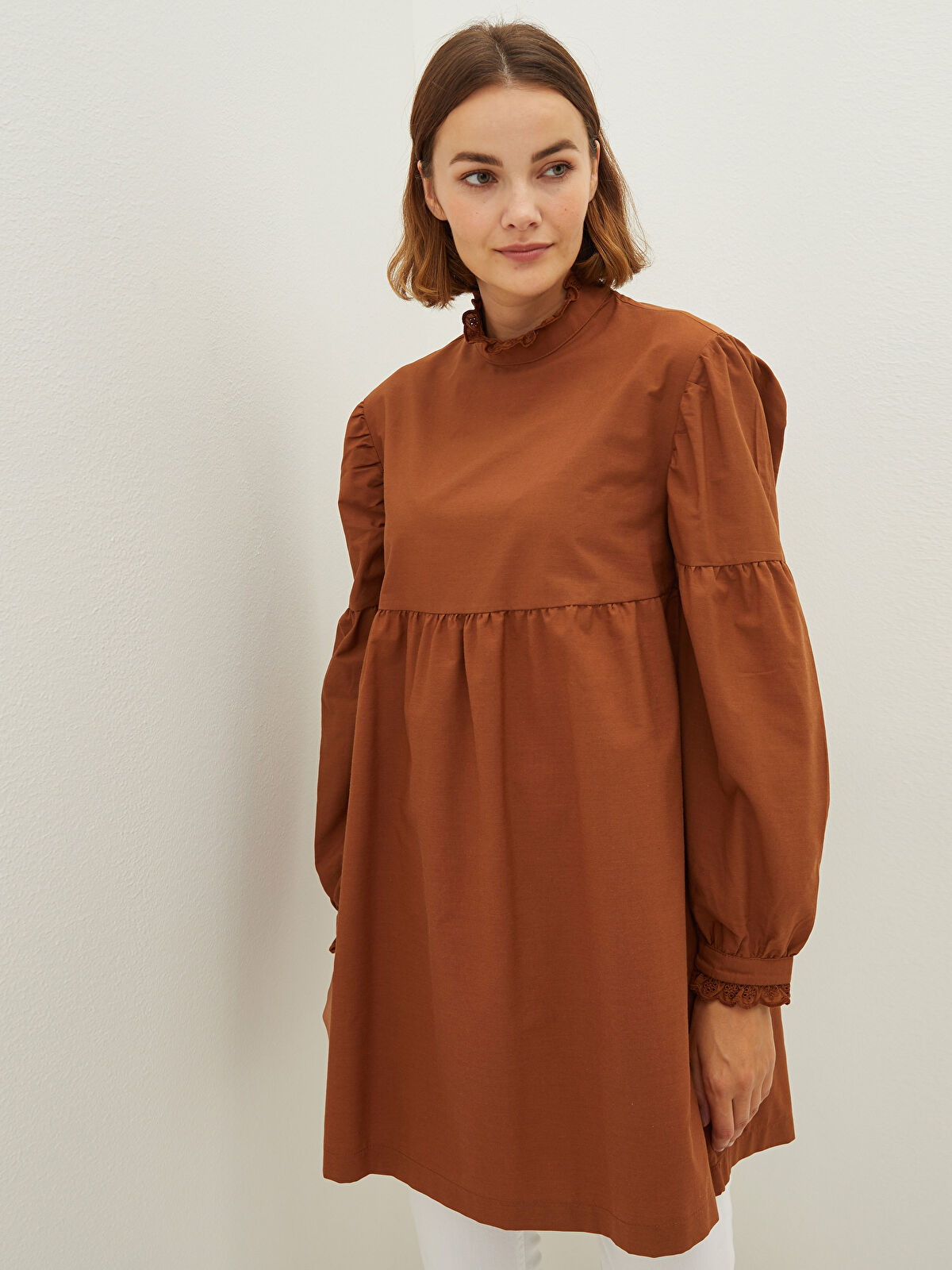 MODEST Dik Yaka Dantel Detaylı Uzun Kollu Poplin Kadın Tunik MODEST Dik Yaka Dantel Detaylı Uzun Kollu Poplin Kadın Tunik