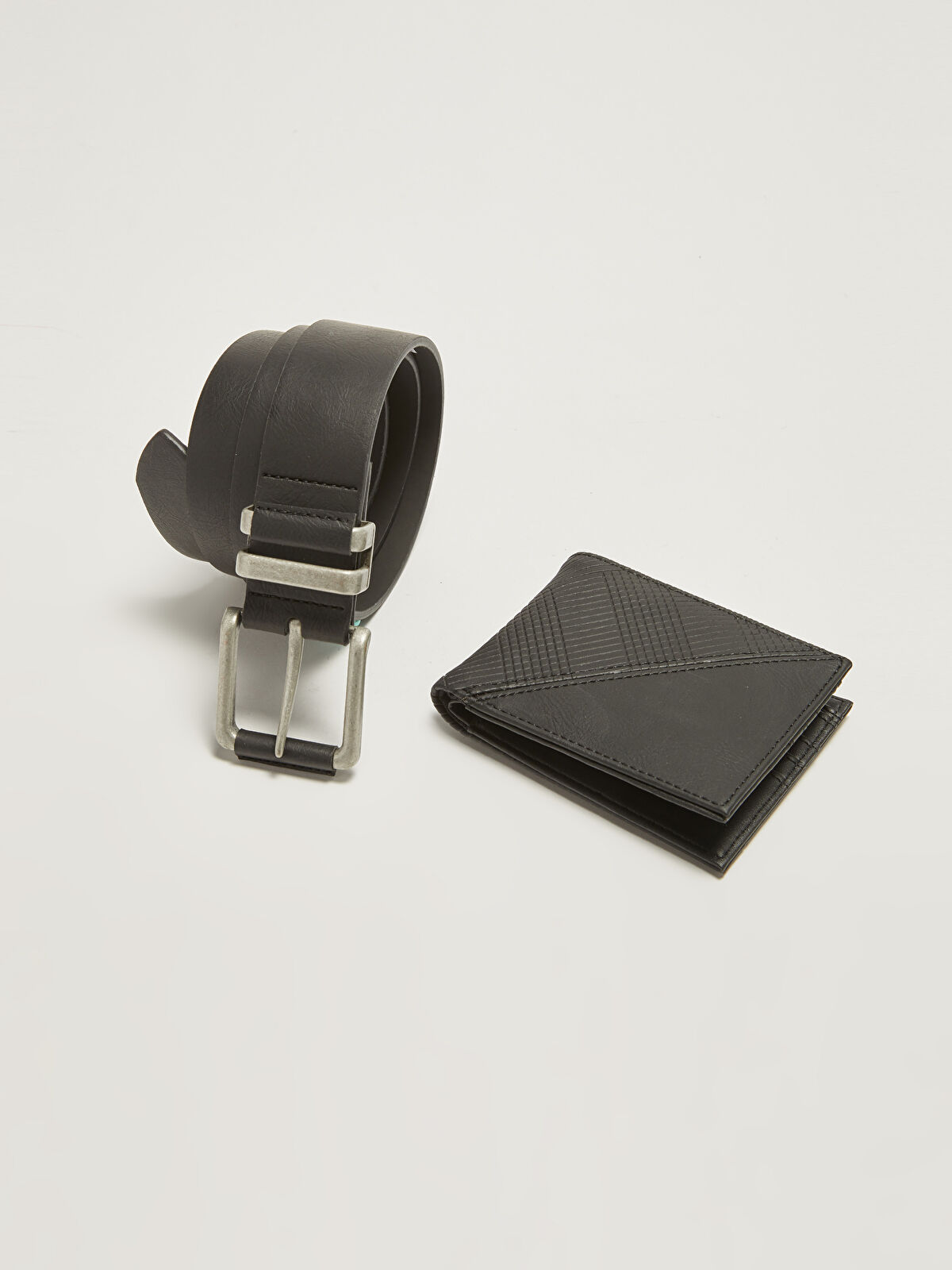 Kutulu Deri Görünümlü Erkek Kot Kemeri ve Kartlık