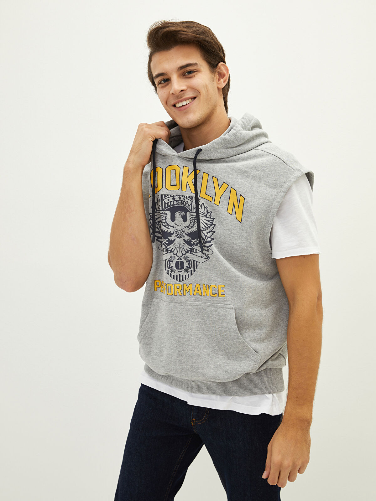 LCW CASUAL Kapüşonlu Kolsuz Baskılı Erkek Sweatshirt