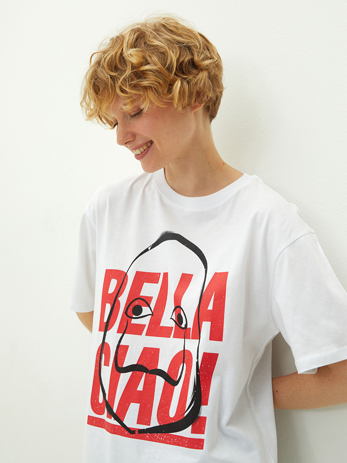 LCW CASUAL Bisiklet Yaka La Casa De Papel Baskılı Kısa Kollu Pamuklu Kadın Tişört