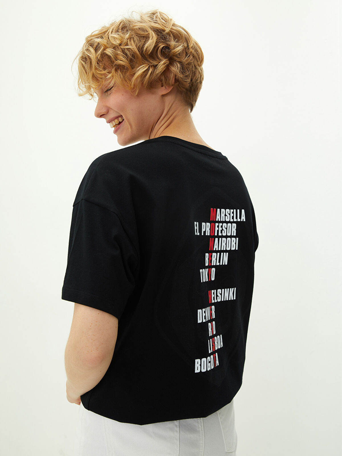 LCW CASUAL Bisiklet Yaka La Casa De Papel Baskılı Kısa Kollu Pamuklu Kadın Tişört