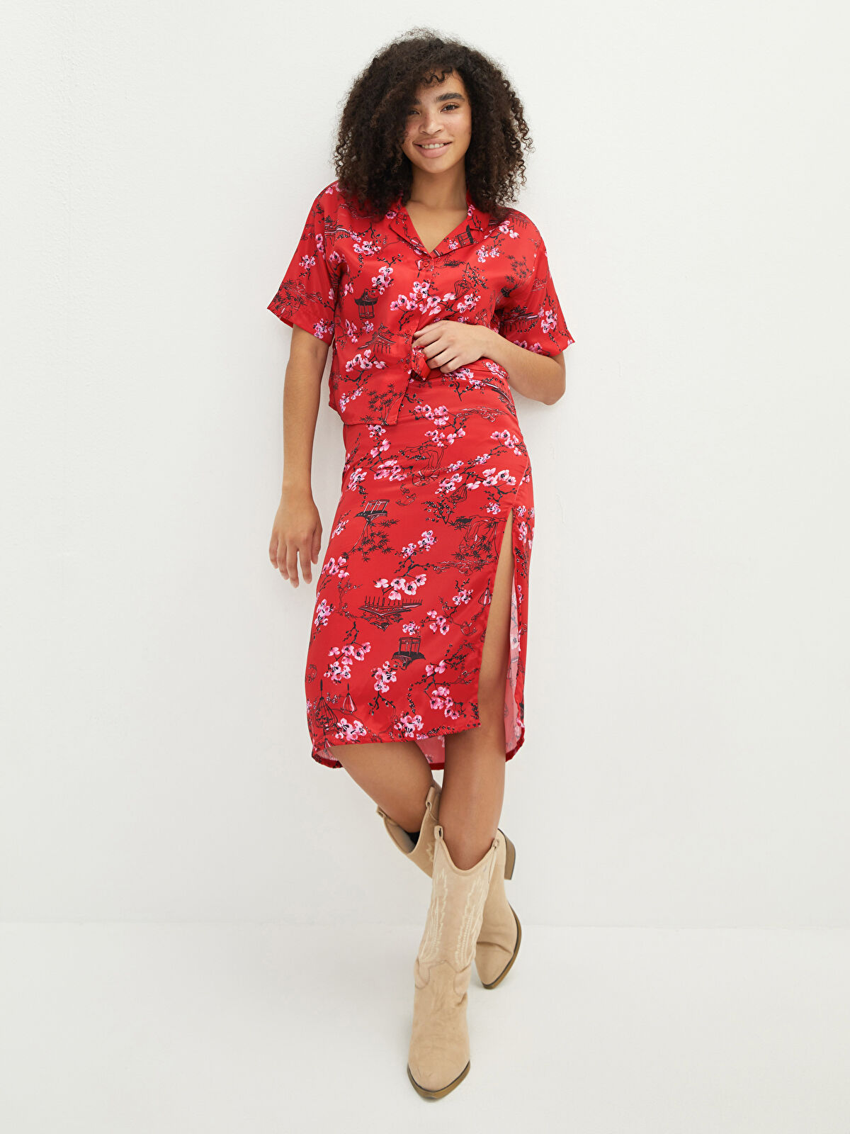 LCW Casual Beli Fermuarlı Desenli Yırtmaç Detaylı Saten Kadın Etek