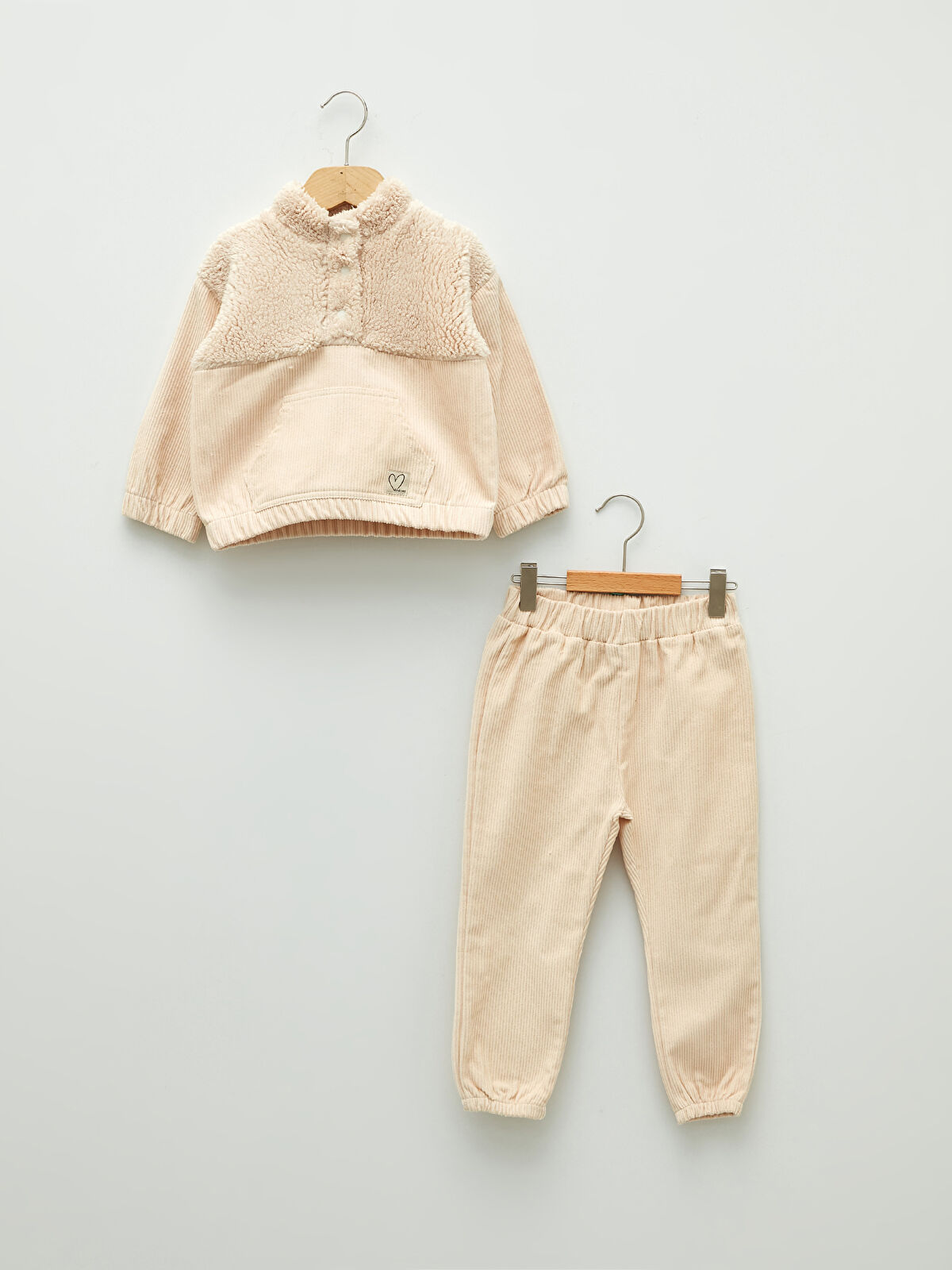 Dik Yaka Uzun Kollu Kadife Pelüş Detaylı Kız Bebek 2'li Takım