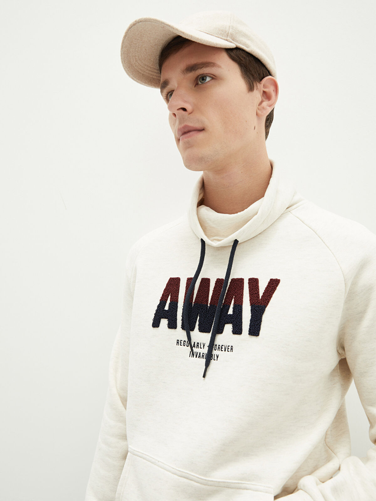 LCW CASUAL Keşiş Yaka Uzun Kollu Baskılı Erkek Sweatshirt