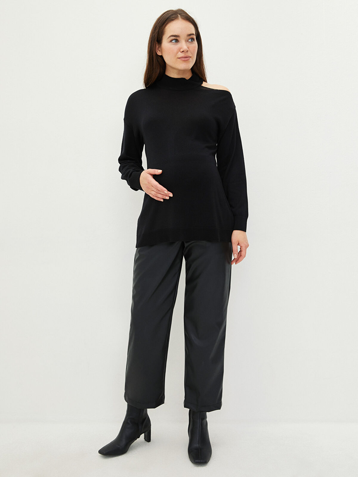 Karın Panelli Standart Fit Cep Detaylı Deri Görünümlü Hamile Pantolon Karın Panelli Standart Fit Cep Detaylı Deri Görünümlü Hamile Pantolon