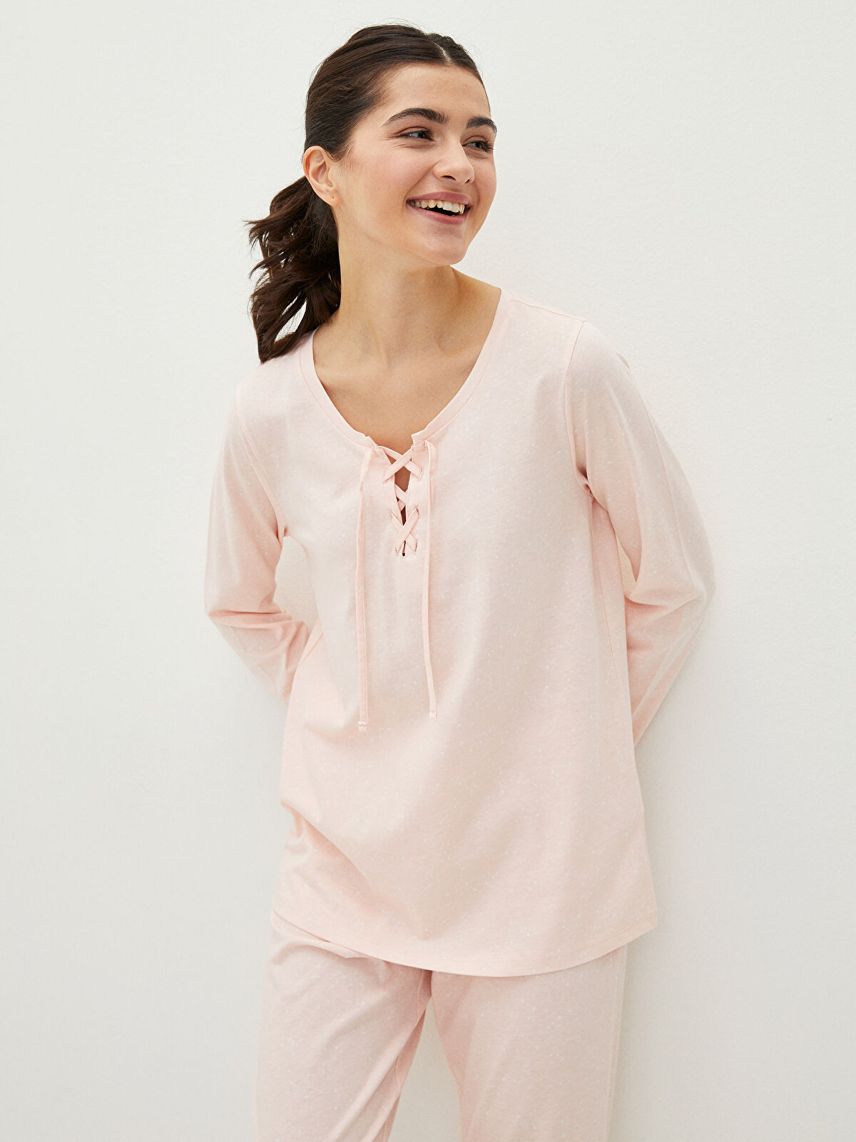 LCW DREAM Bağlamalı Yaka Desenli Uzun Kollu Pamuklu Kadın Pijama Takımı LCW DREAM Bağlamalı Yaka Desenli Uzun Kollu Pamuklu Kadın Pijama Takımı