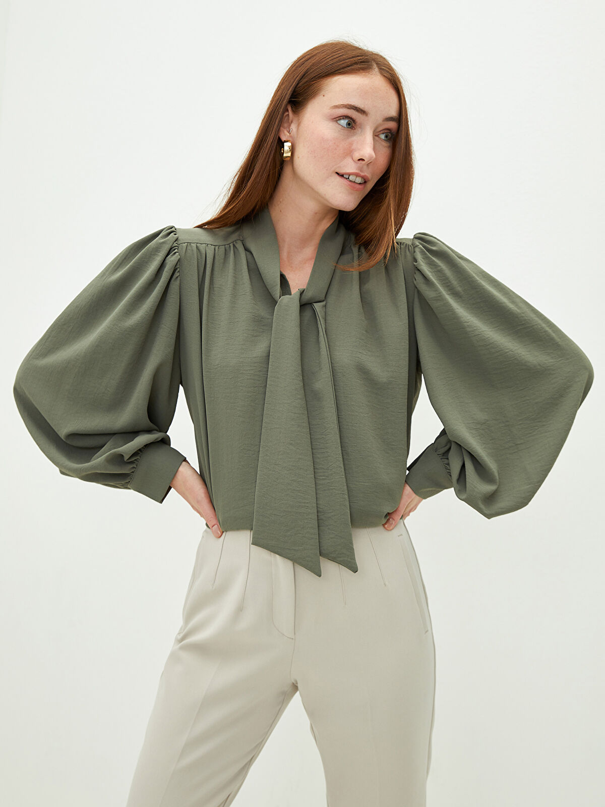 LCWAIKIKI Classic Bağlama Detaylı Uzun Kollu Basic Kadın Tunik LCWAIKIKI Classic Bağlama Detaylı Uzun Kollu Basic Kadın Tunik