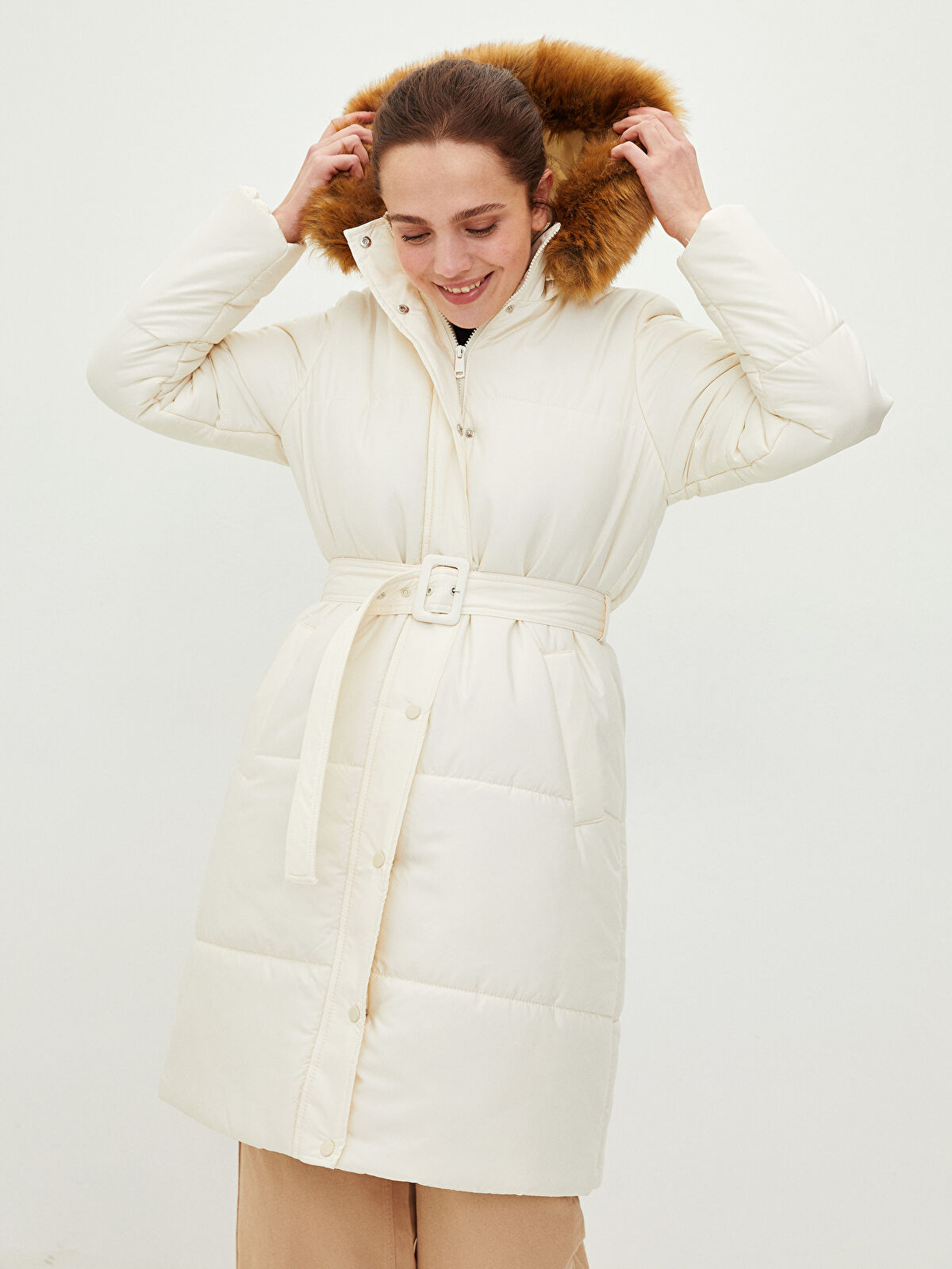 MODEST Kapüşonlu Düz Uzun Kollu Kalın Kadın Şişme Mont