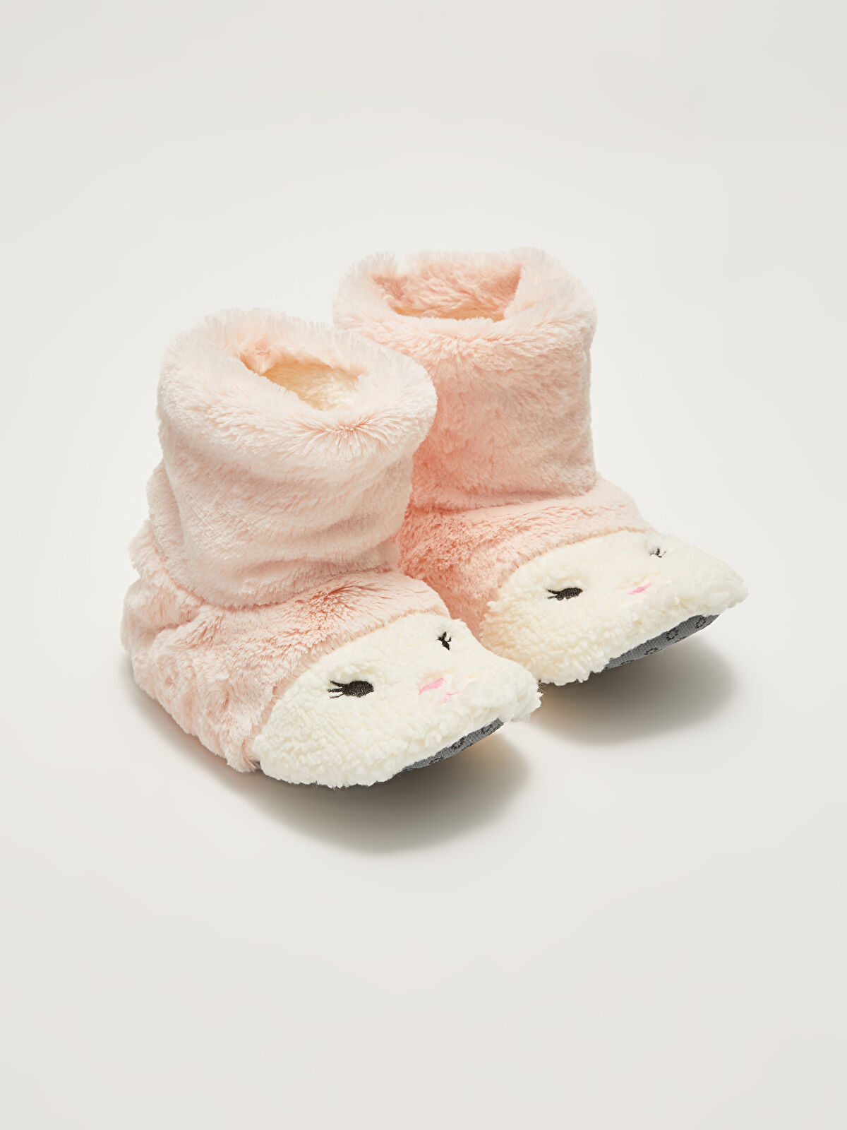 Nakış Detaylı Pelüş Kadın Ev Botu