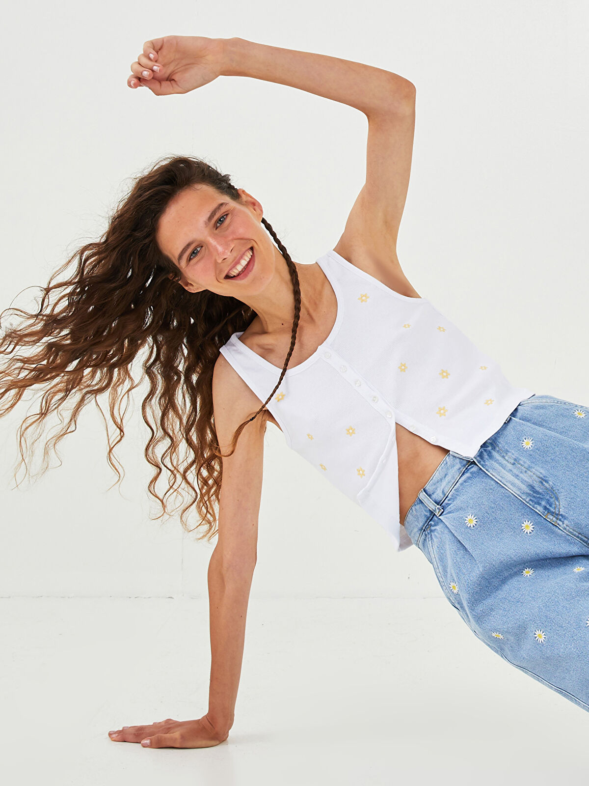 XSIDE Rahat Fit Cep Detaylı Nakışlı Kadın Jean Pantolon