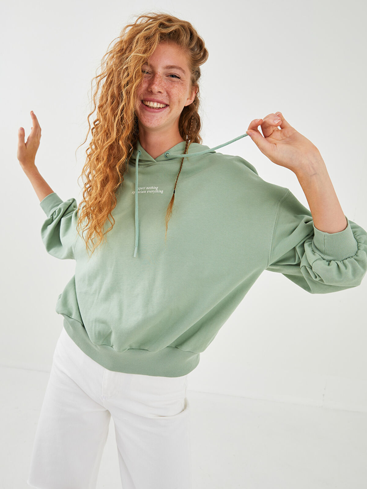 XSIDE Kapüşon Yaka Nakışlı Uzun Kollu Kadın Sweatshirt XSIDE Kapüşon Yaka Nakışlı Uzun Kollu Kadın Sweatshirt