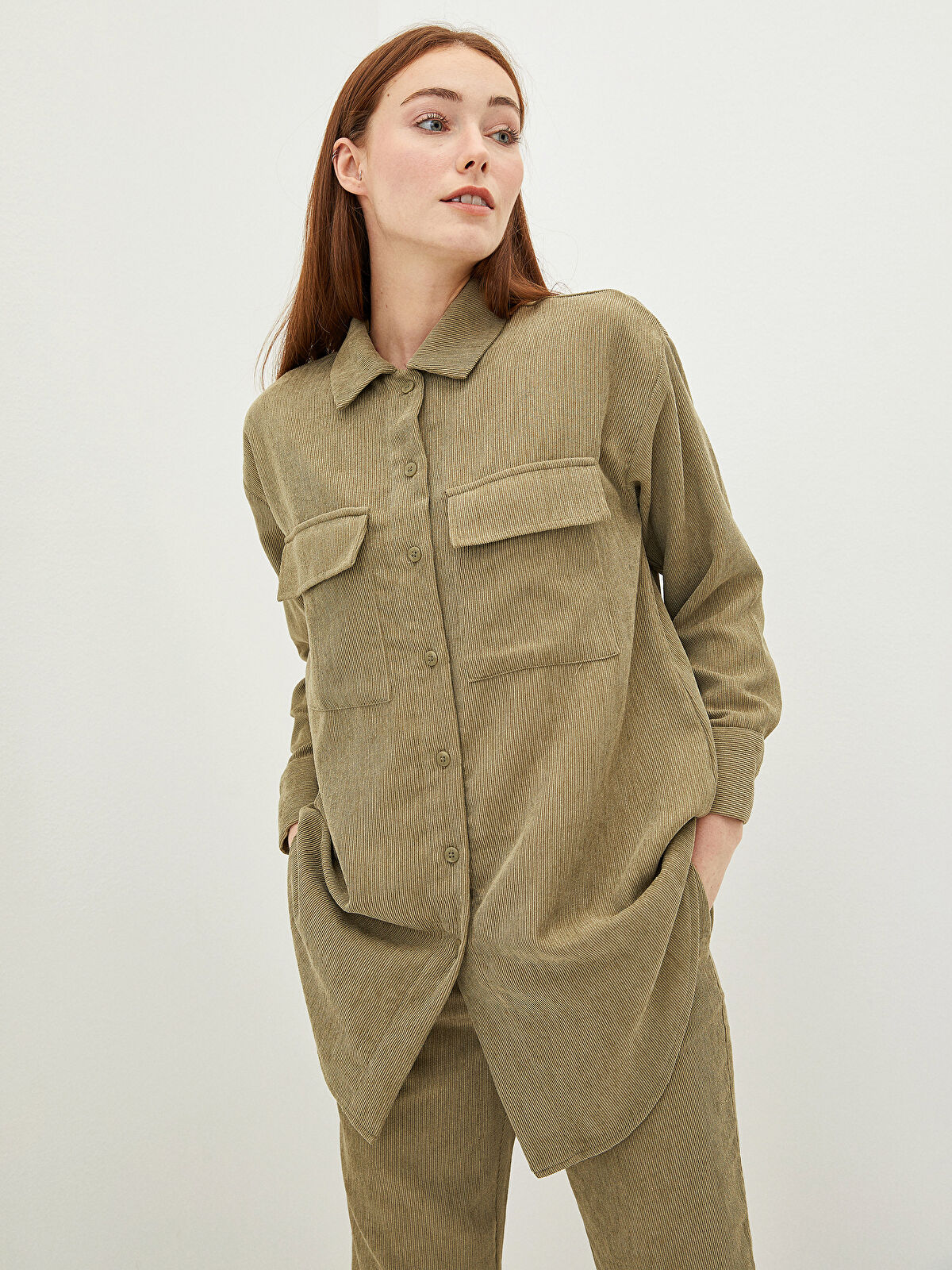 MODEST Gömlek Yaka Düz Cep Detaylı Uzun Kollu Oversize Kadife Kadın Tunik