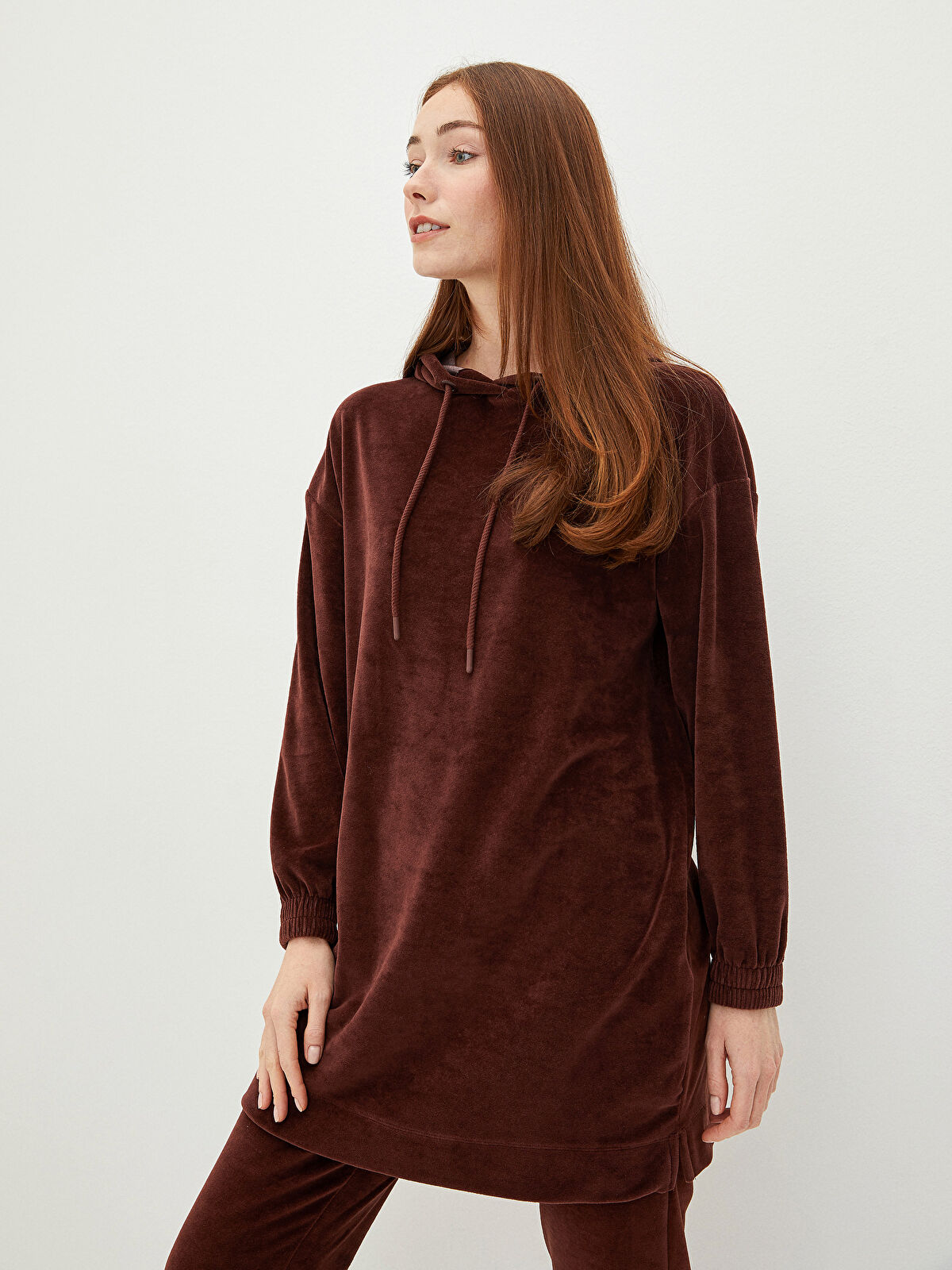 MODEST Kapüşonlu Düz Uzun Kollu Kadife Kadın Tunik MODEST Kapüşonlu Düz Uzun Kollu Kadife Kadın Tunik