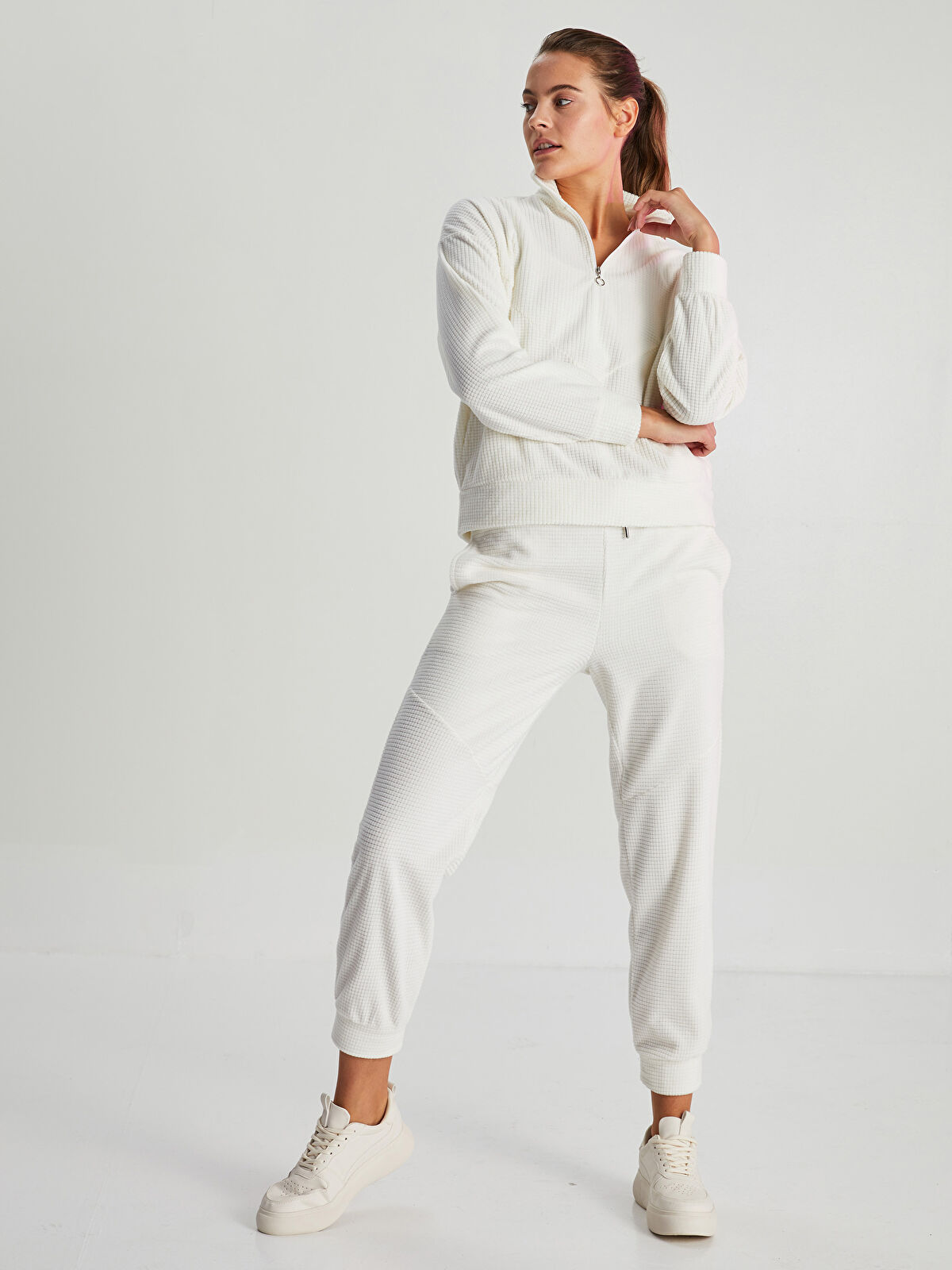 LCW ACTIVE Beli Lastikli Kendinden Desenli Cep Detaylı Polar Kadın Jogger Eşofman Altı