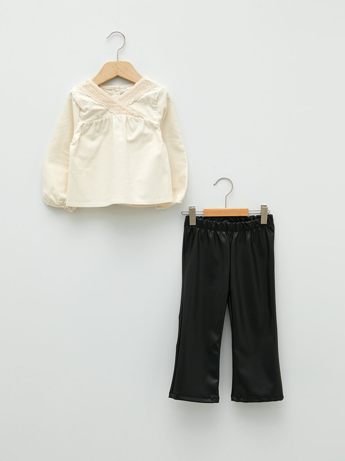 V Yaka Uzun Kollu Kız Bebek Bluz ve Pantolon 2'li Takım