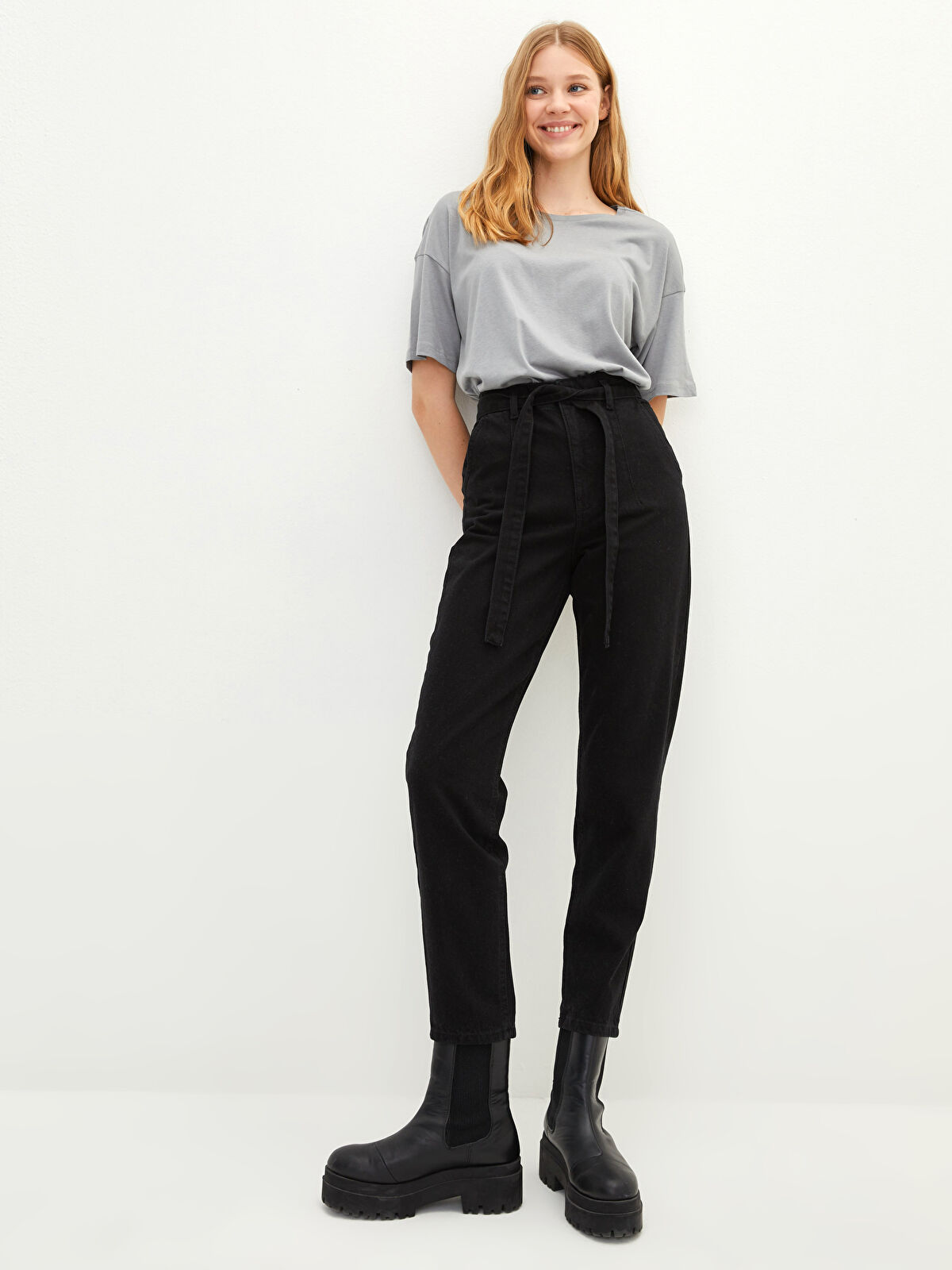 Yüksek Bel Mom Fit Cepli Kemer Detaylı Kadın Rodeo Jean Pantolon Yüksek Bel Mom Fit Cepli Kemer Detaylı Kadın Rodeo Jean Pantolon