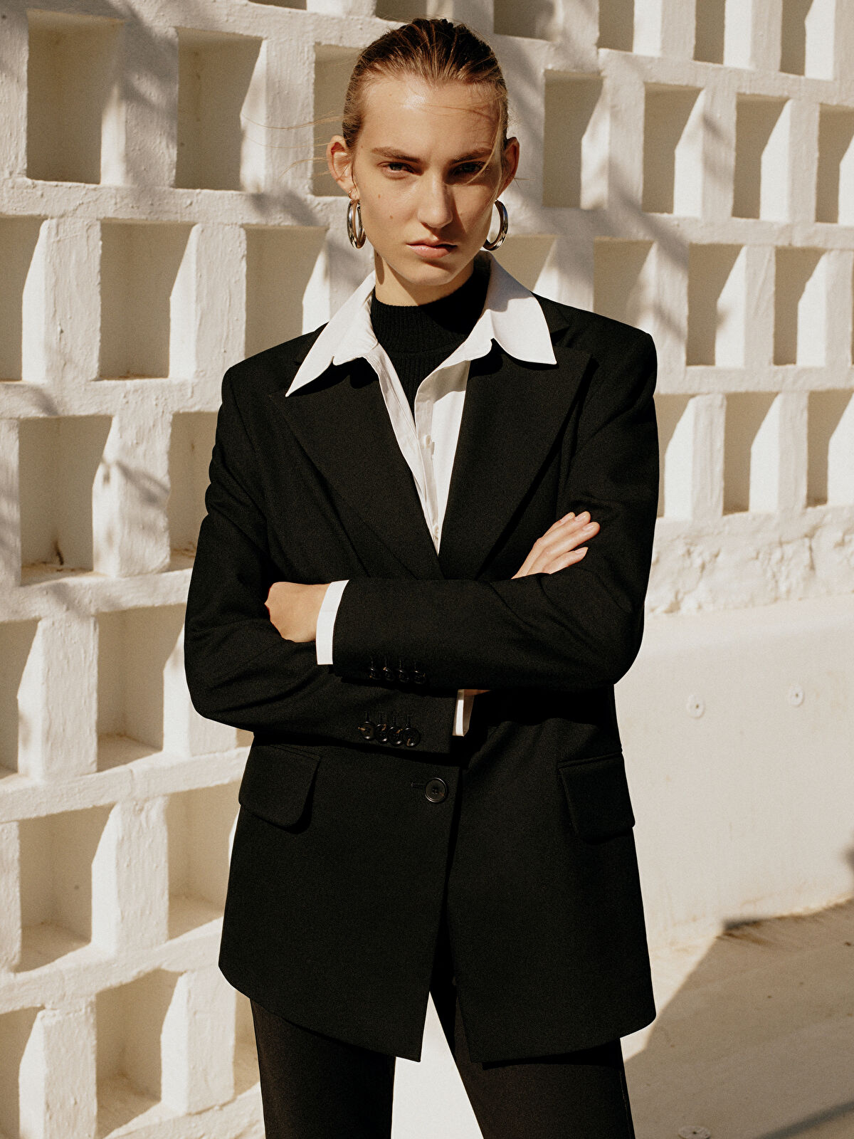 NATUVERA Önden Düğme Kapamalı Zincir Kemer Detaylı Uzun Kollu Kadın Blazer Ceket NATUVERA Önden Düğme Kapamalı Zincir Kemer Detaylı Uzun Kollu Kadın Blazer Ceket