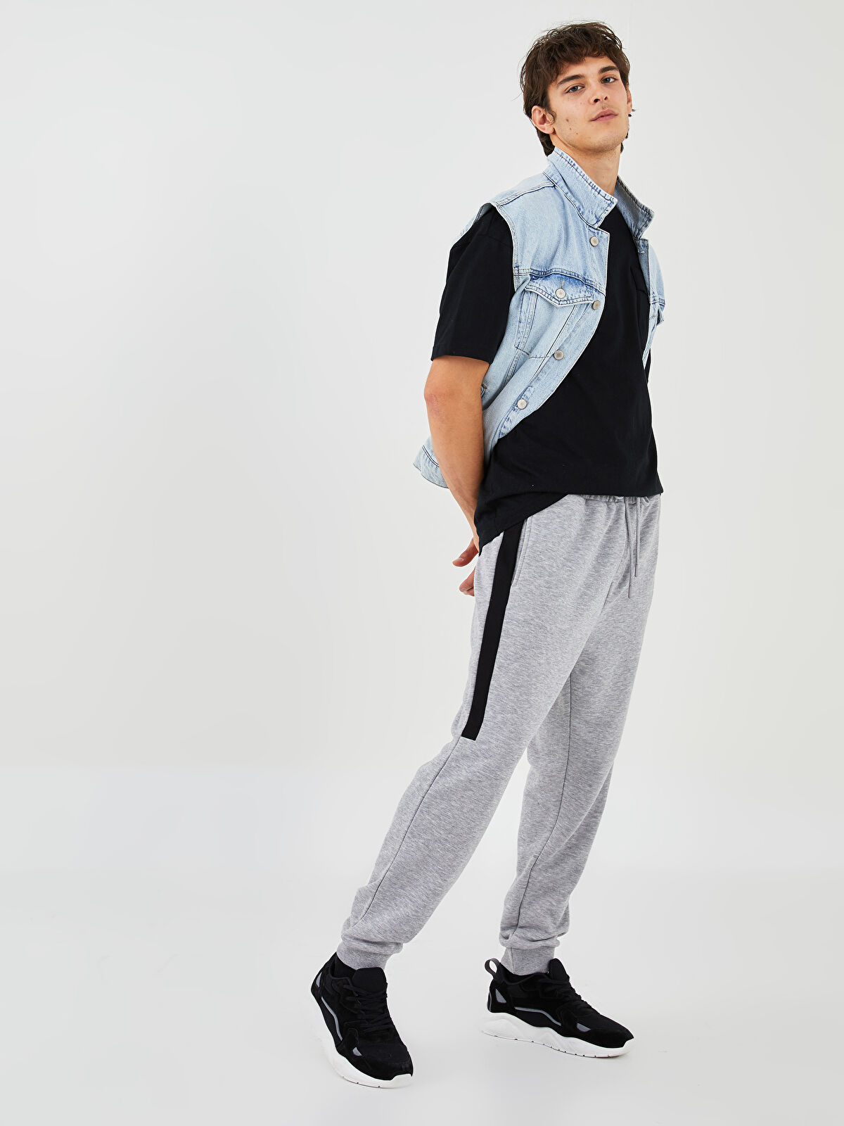XSIDE Standart Kalıp Baskılı Erkek Jogger Eşofman Altı XSIDE Standart Kalıp Baskılı Erkek Jogger Eşofman Altı