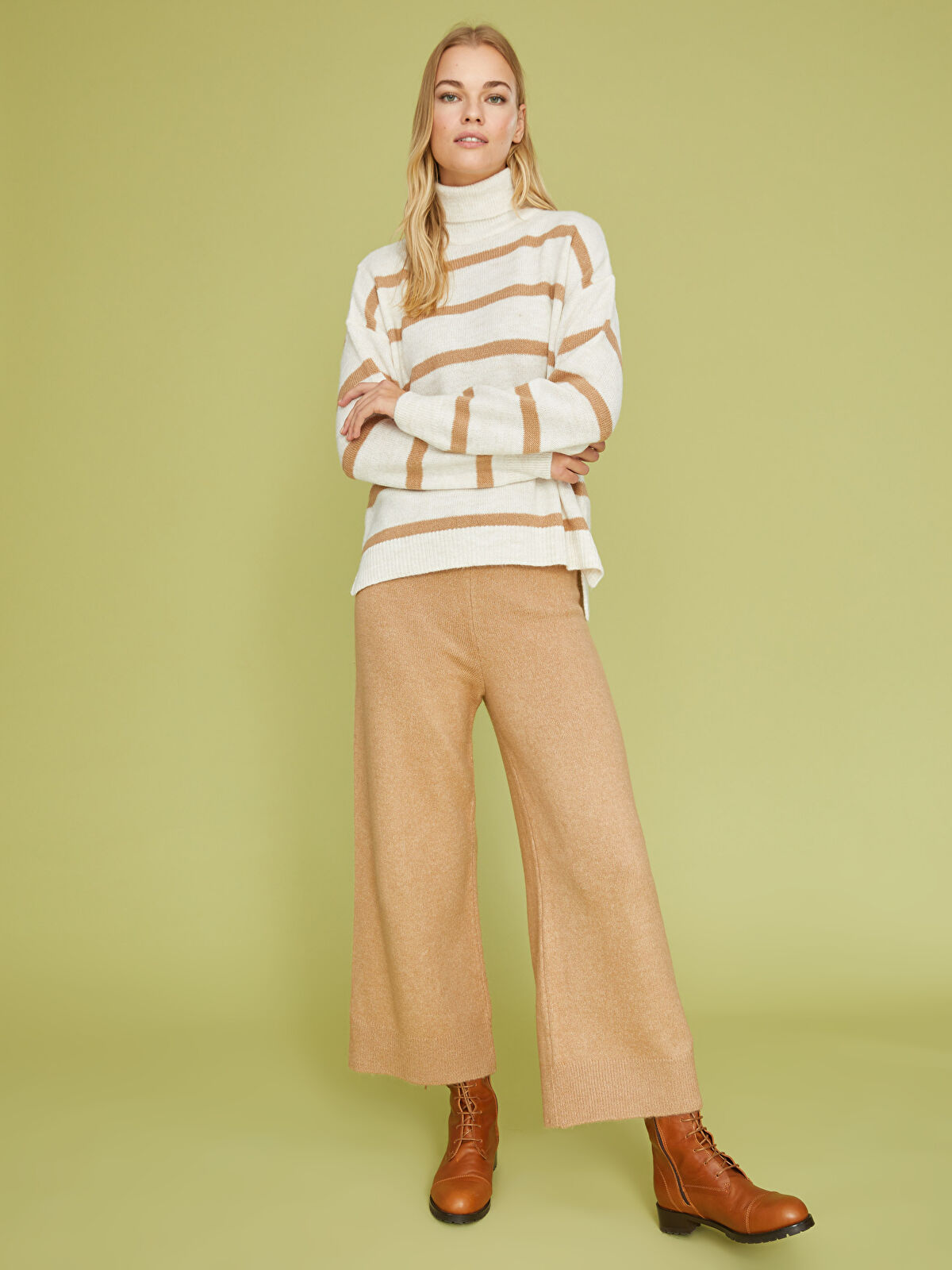 LCW CLASSIC Beli Lastikli Düz Geniş Paça Kadın Triko Pantolon