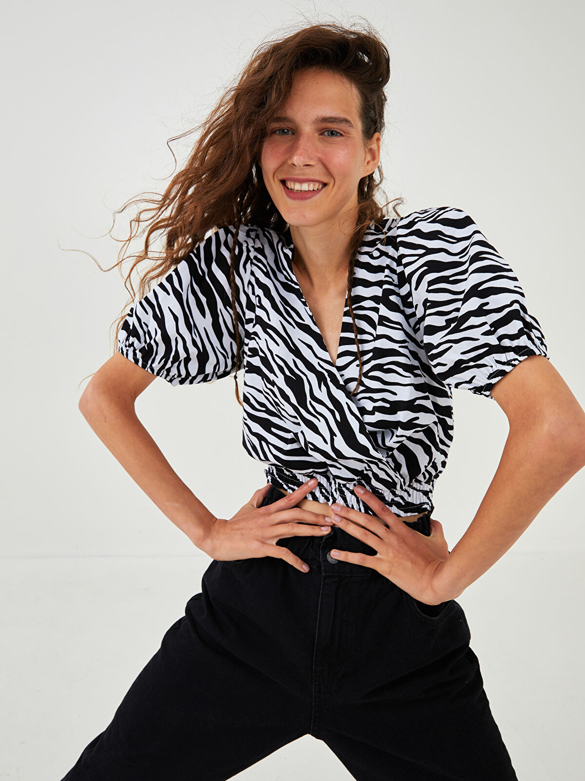 XSIDE Kruvaze Yaka Desenli Kısa Kollu Pamuklu Kadın Bluz