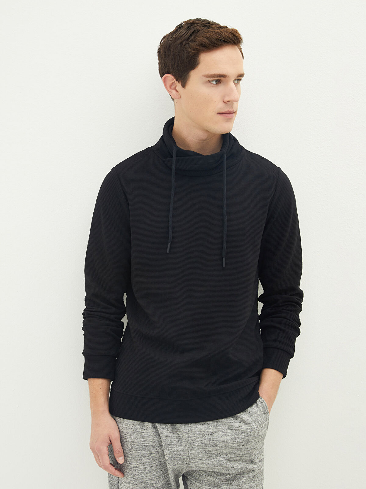 LCW CASUAL Keşiş Yaka Uzun Kollu Erkek Sweatshirt