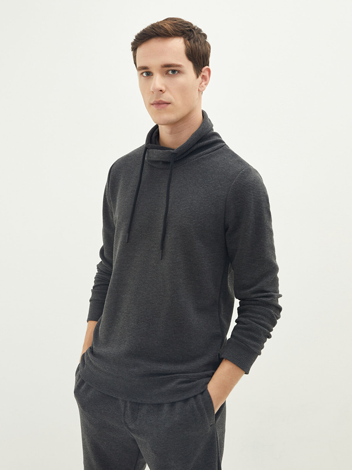 LCW CASUAL Keşiş Yaka Uzun Kollu Erkek Sweatshirt