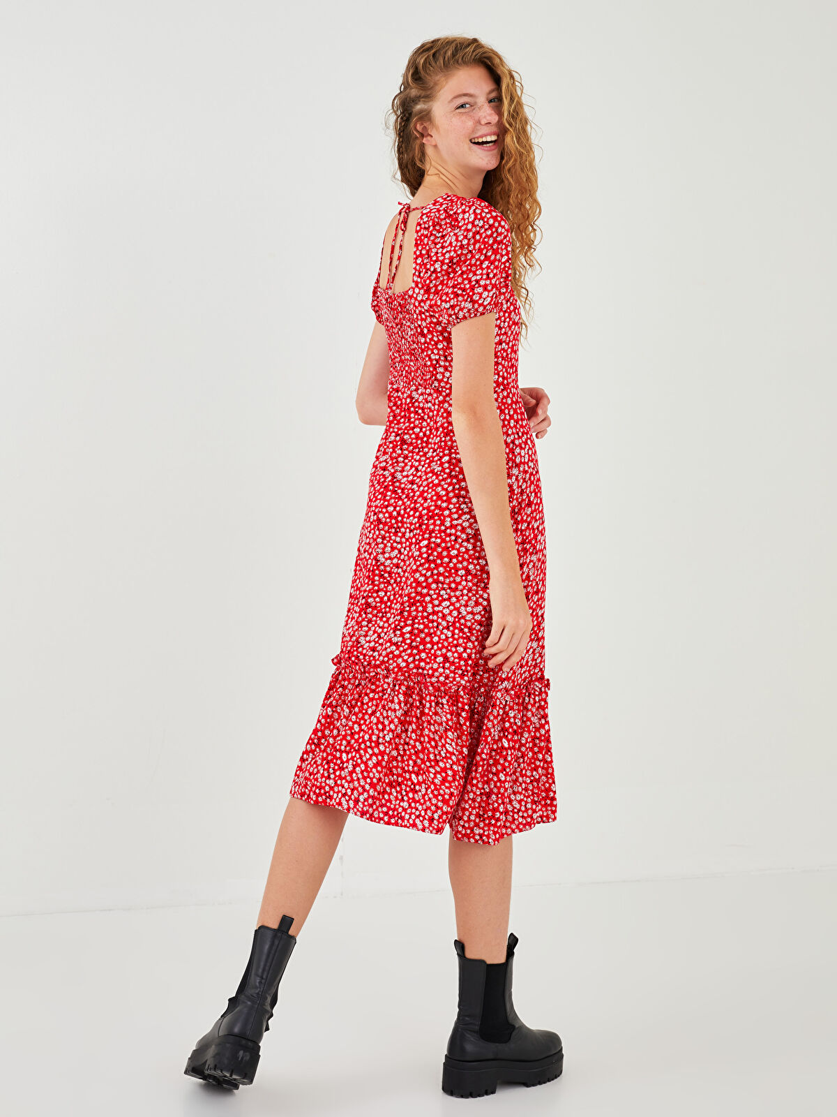 XSIDE Kare Yaka Çiçekli Kısa Kollu Viskon Kadın Elbise